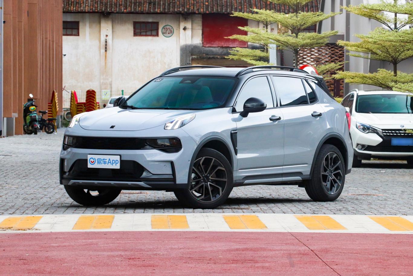 【领克01EM-F 1.5T 两驱晨曦版侧前45度车头向左水平图片-汽车图片大全】-易车