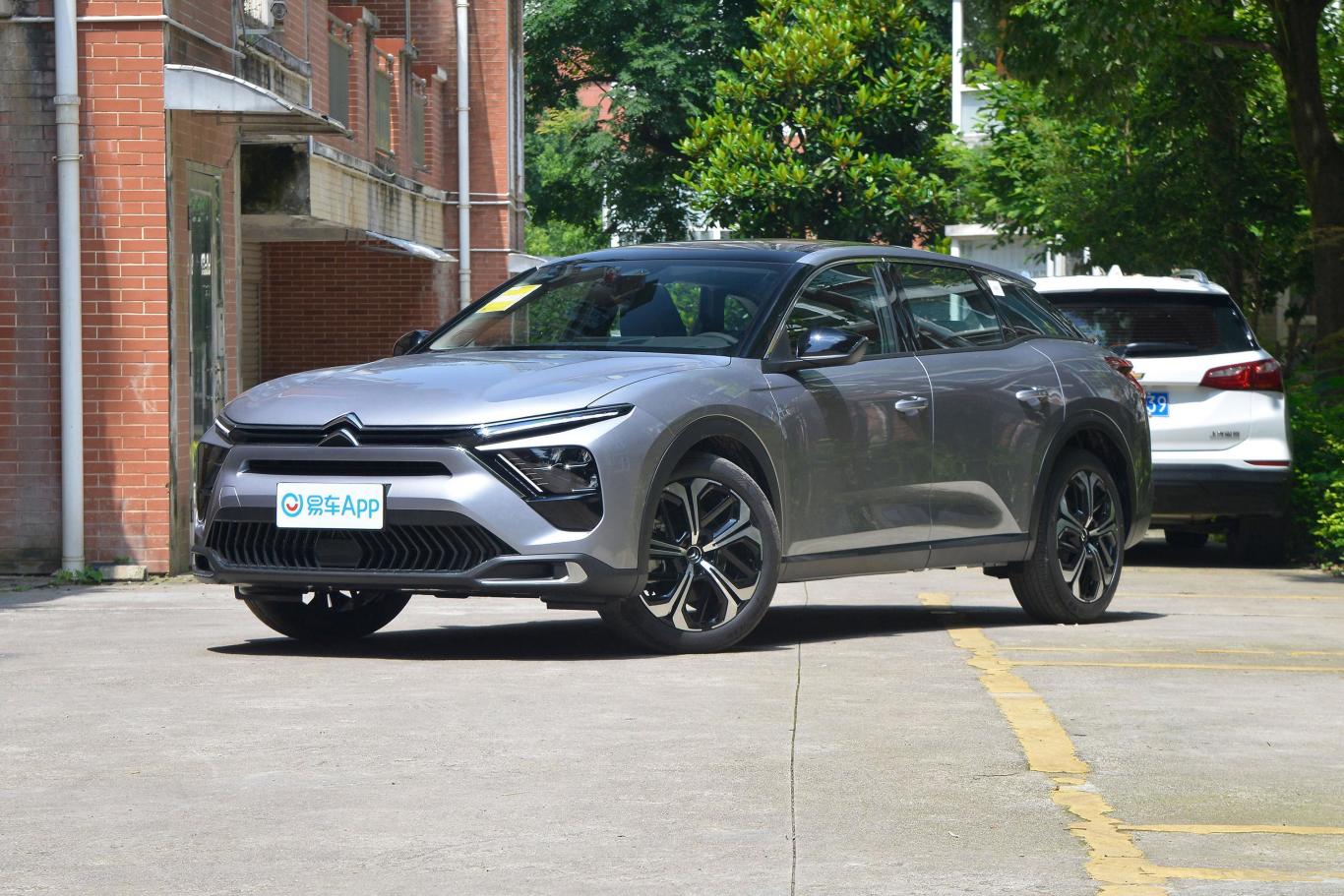 【凡尔赛C5 X1.6T FM版侧前45度车头向左水平图片-汽车图片大全】-易车