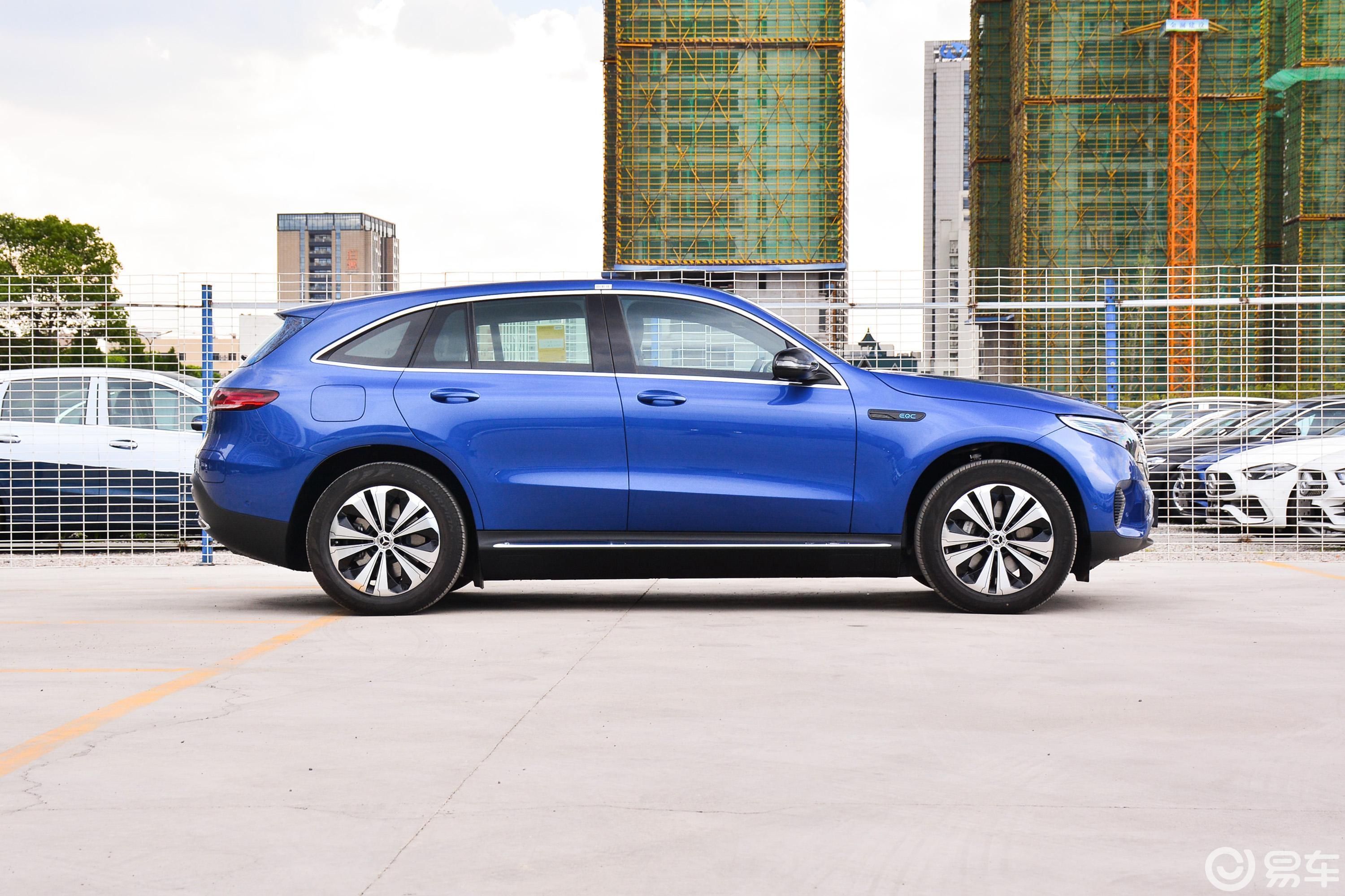 【奔驰EQC改款 EQC 350 4MATIC正侧车头向右水平图片-汽车图片大全】-易车