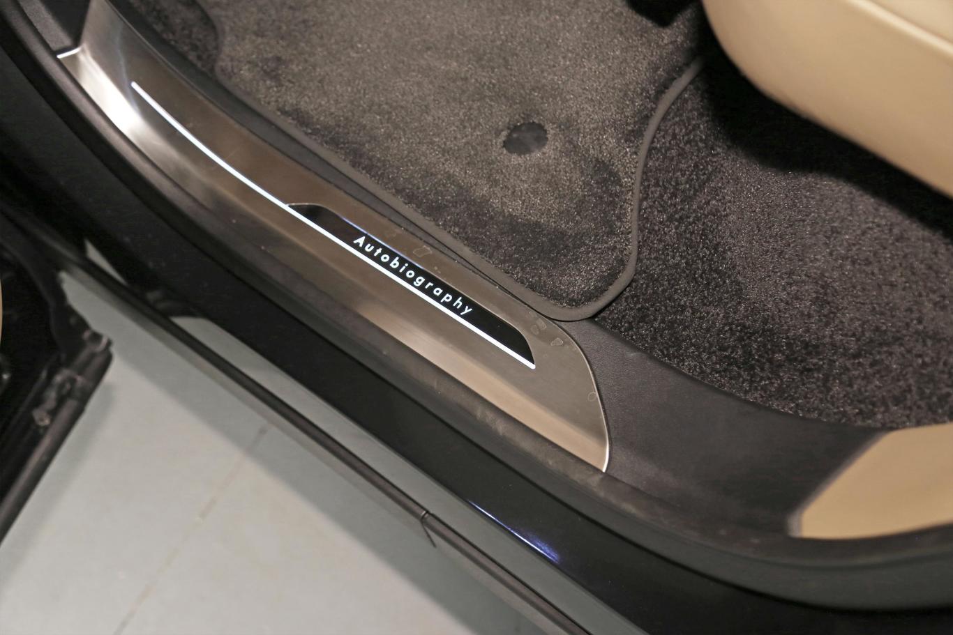 【揽胜3.0 L6 400PS 典范加长版 5座后排空间图片-汽车图片大全】-易车