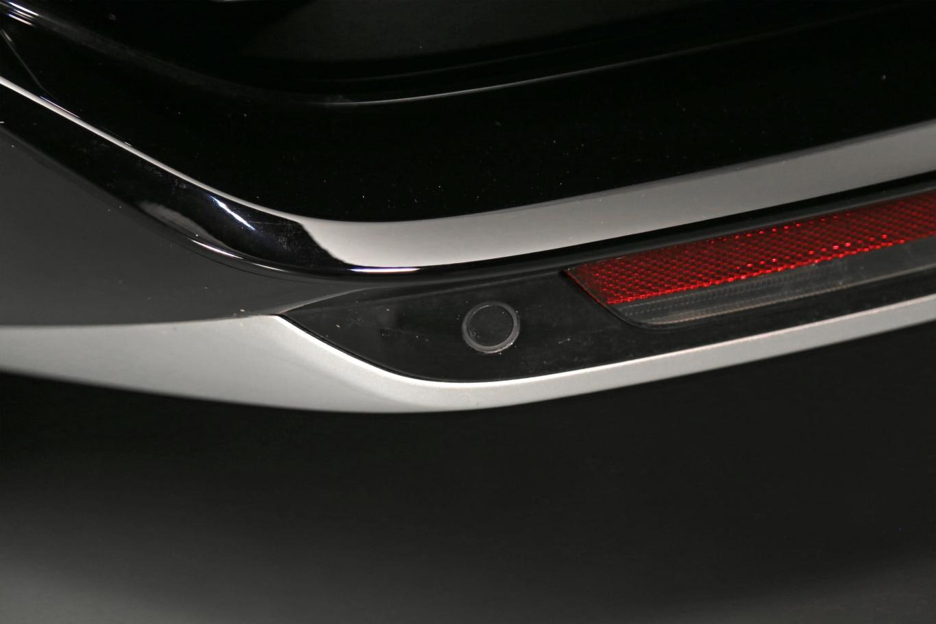 【揽胜3.0 L6 400PS 典范加长版 5座车尾特写图片-汽车图片大全】-易车