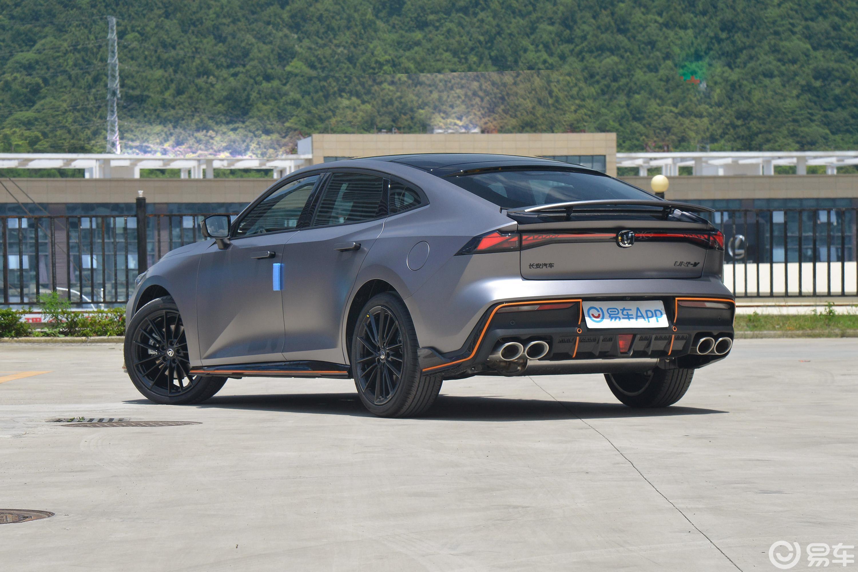 【长安UNI-V2.0T 自动领速版侧后45度车头向左水平图片-汽车图片大全】-易车