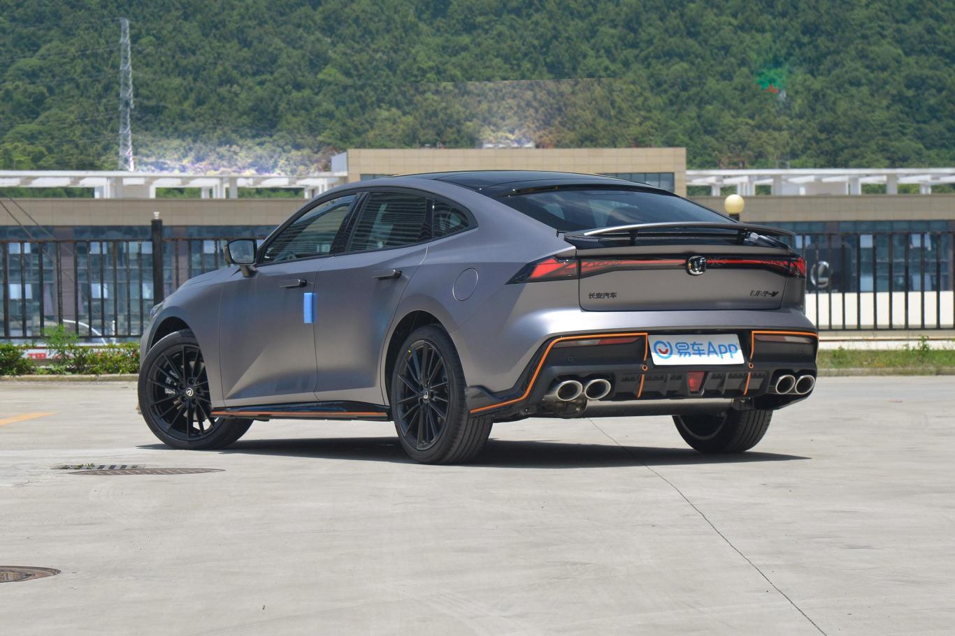 【长安UNI-V2.0T 自动领速版侧后45度车头向左水平图片-汽车图片大全】-易车