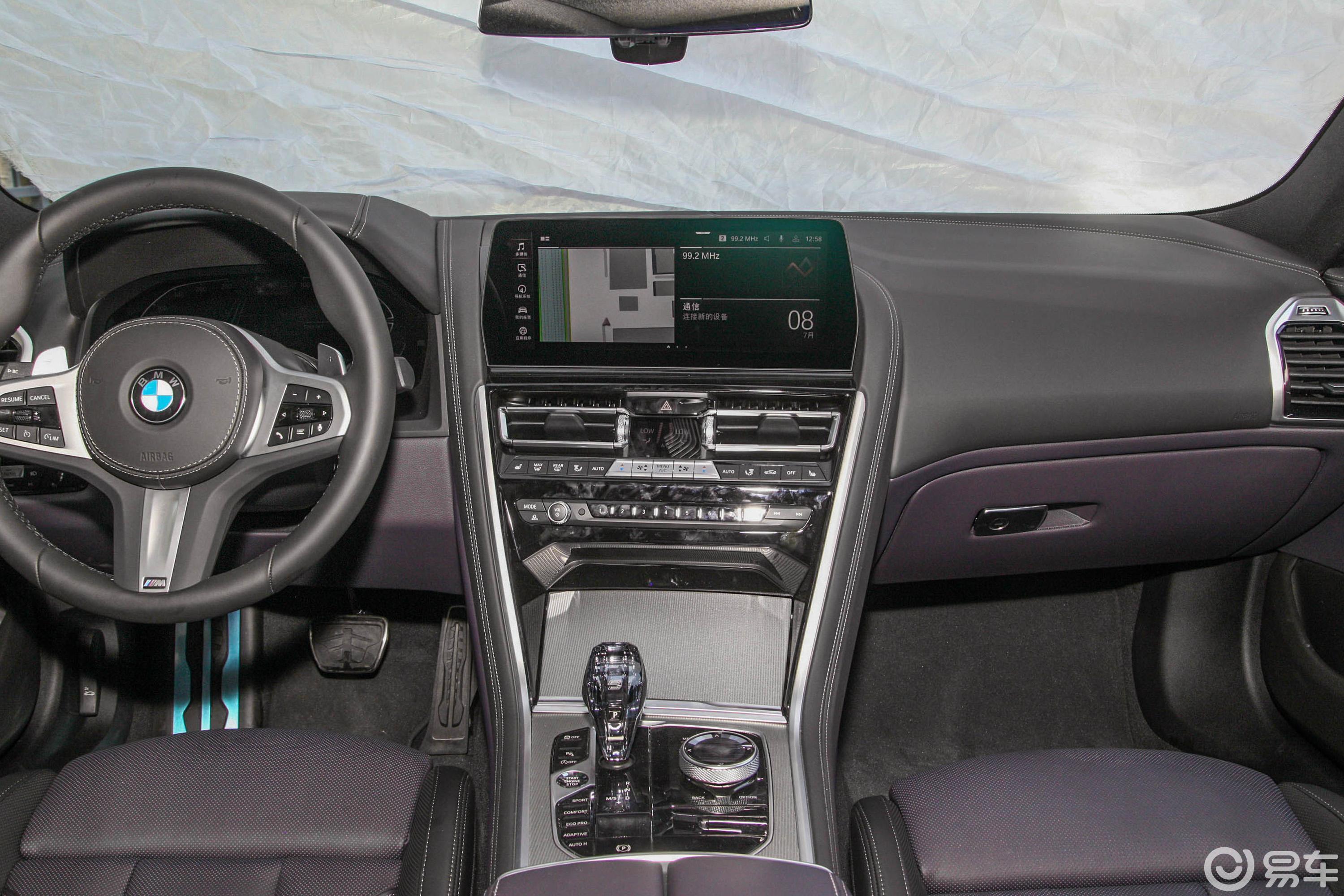 【宝马8系四门轿跑车 840i M运动套装中控台整体图片-汽车图片大全】-易车