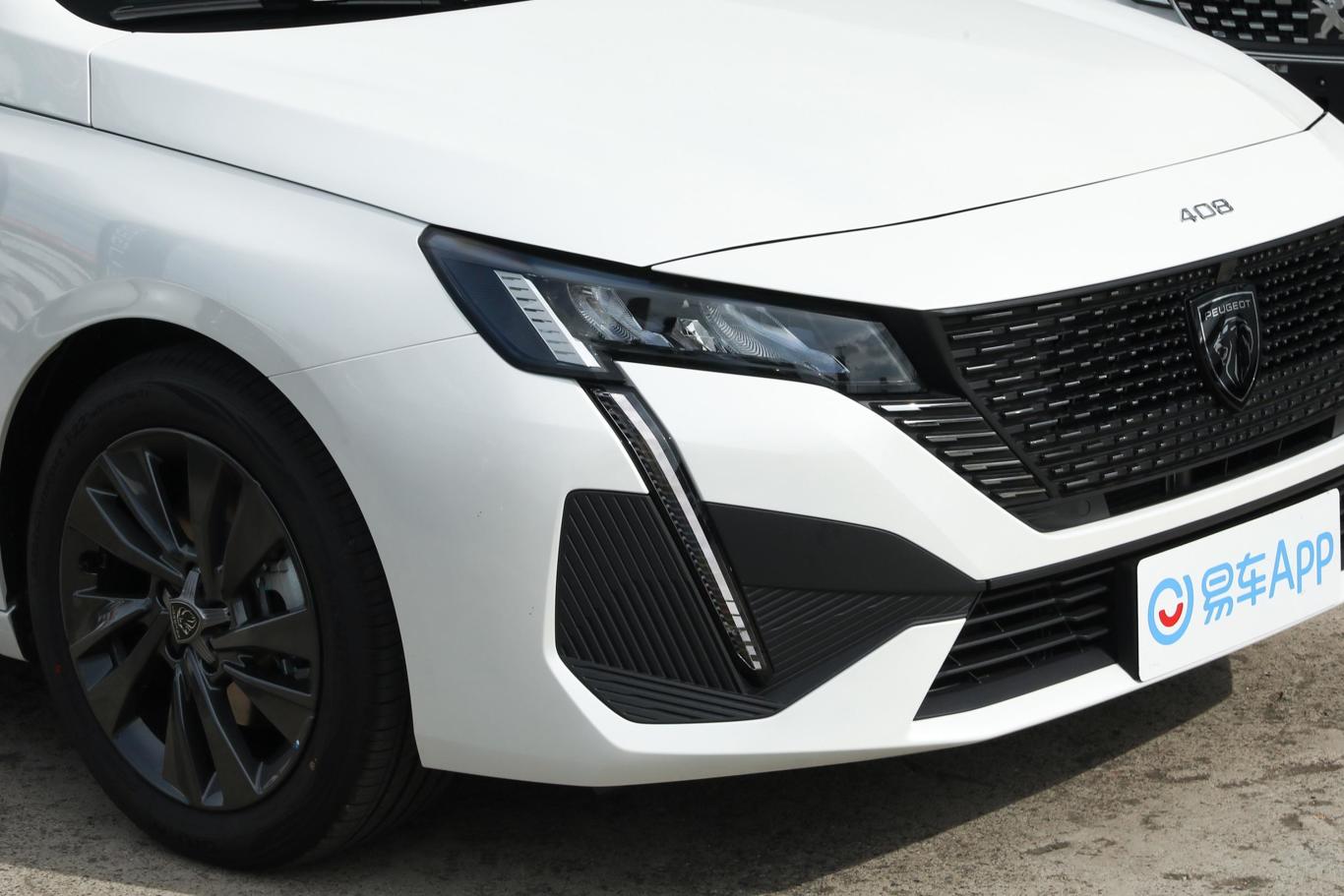 【标致4081.6T 进取版大灯侧45度俯拍图片-汽车图片大全】-易车