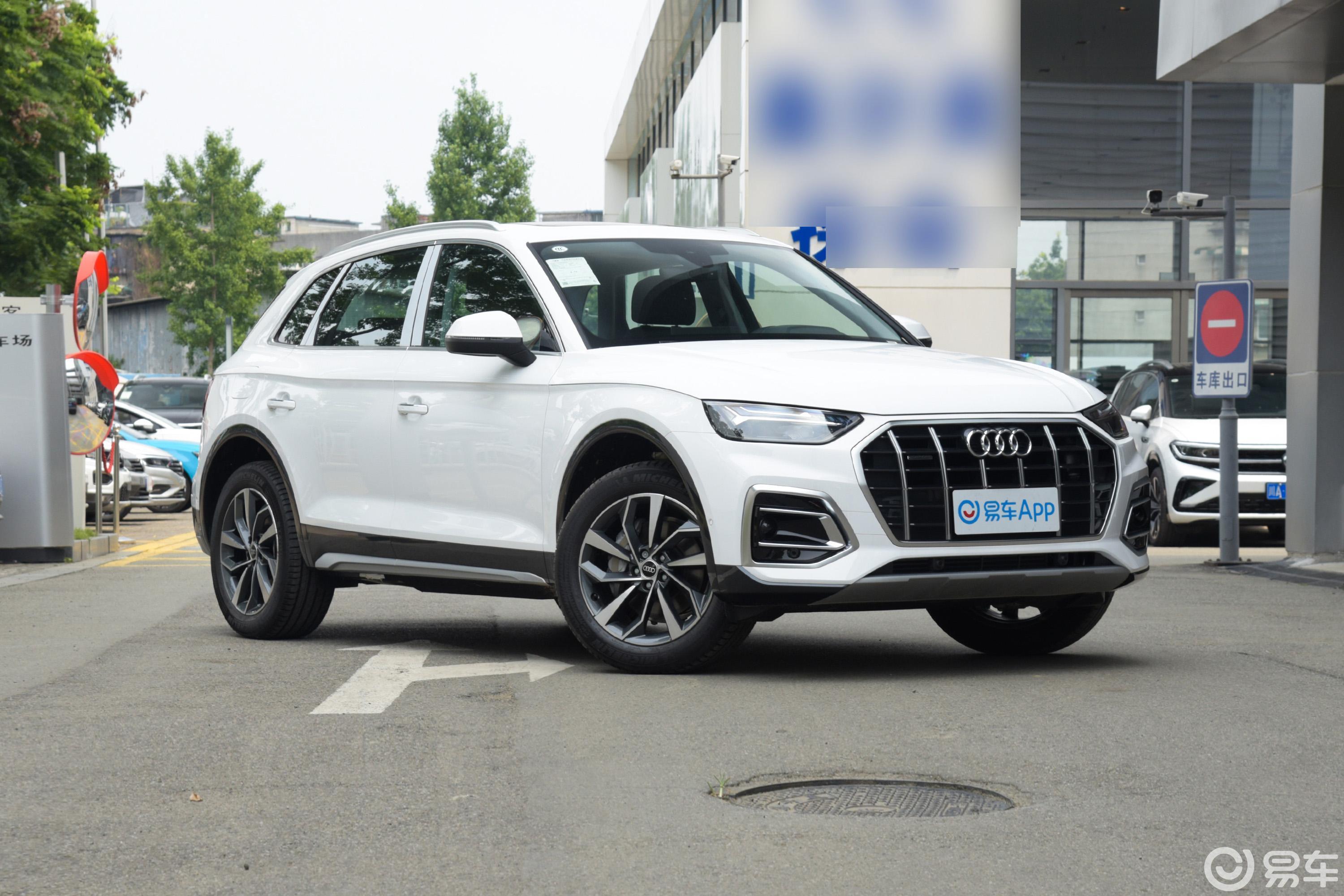 【奥迪Q5L改款 40 TFSI 豪华致雅型侧前45度车头向右水平图片-汽车图片大全】-易车