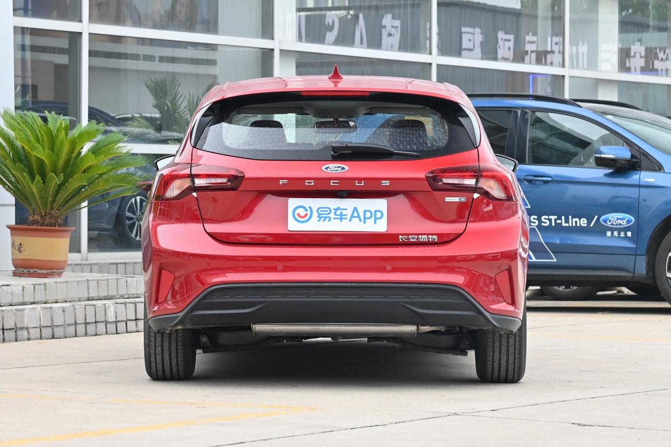 【福克斯两厢 EcoBoost180 竞速版正后水平图片-汽车图片大全】-易车