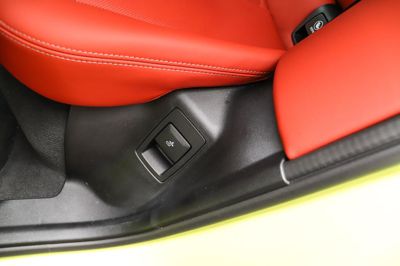 【宝马X4 M50周年版 X4 M 雷霆版后排功能图片-汽车图片大全】-易车