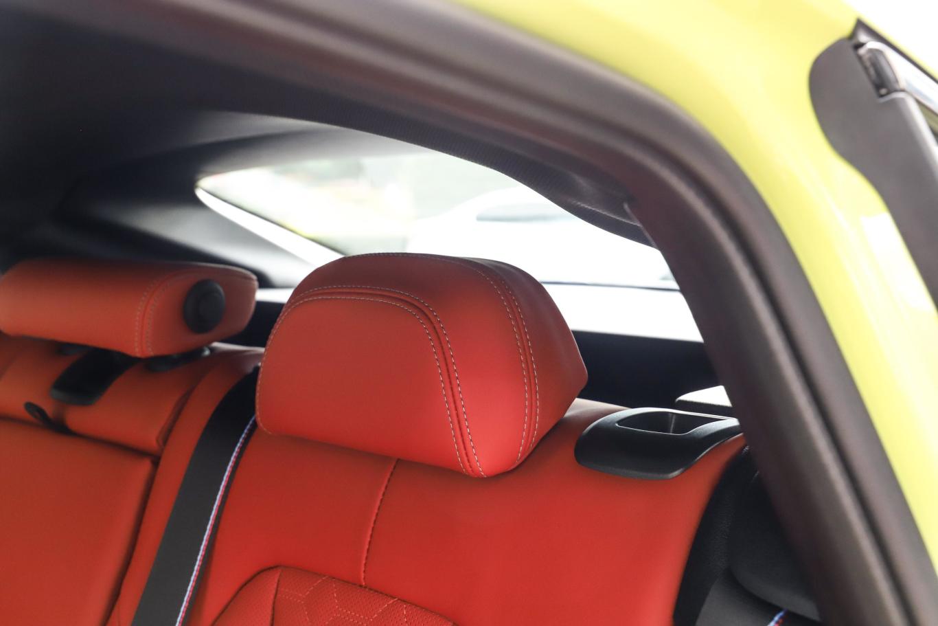 【宝马X4 M50周年版 X4 M 雷霆版后排空间图片-汽车图片大全】-易车