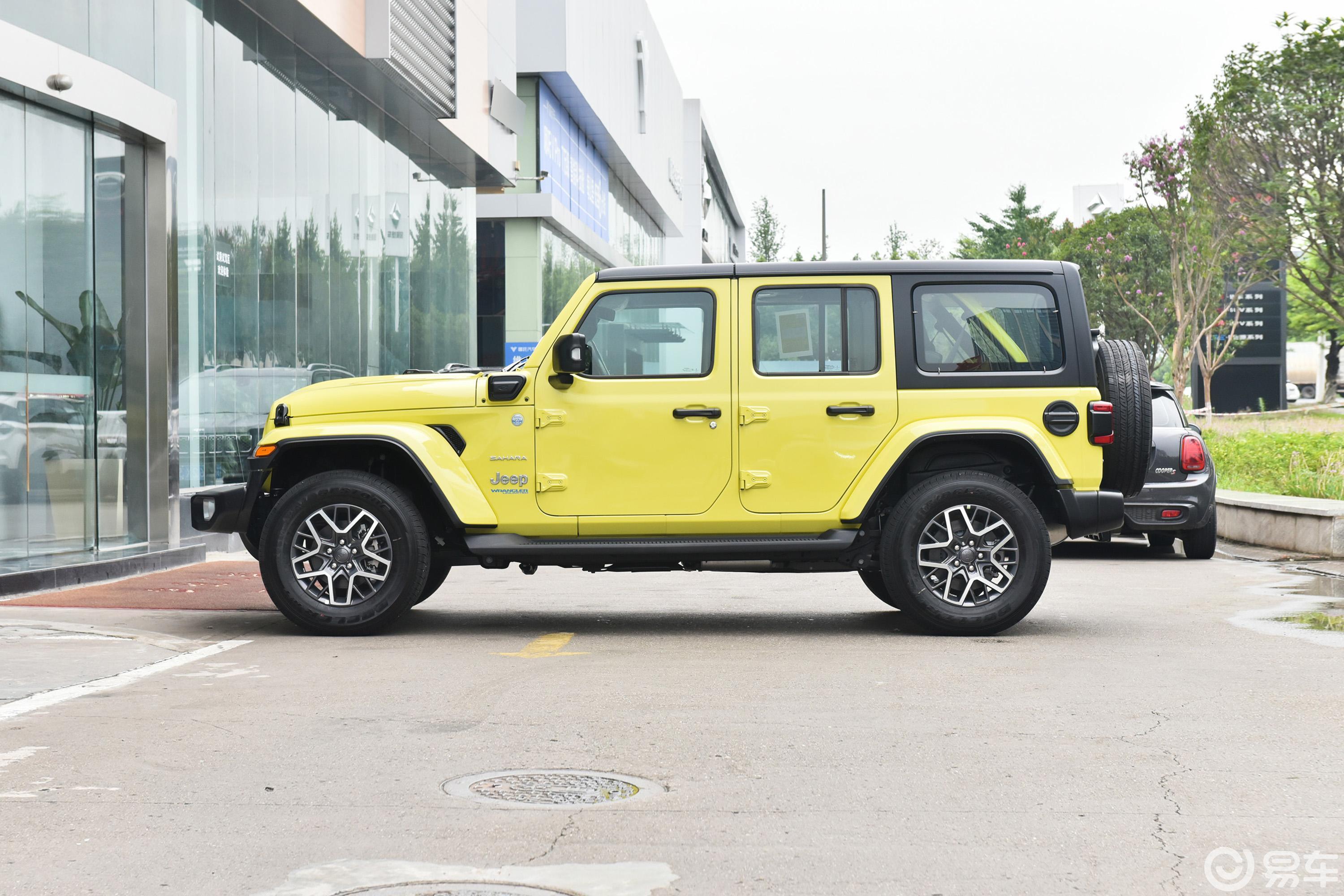 【牧马人4xe2.0T 萤光黄限量版正侧车头向左水平图片-汽车图片大全】-易车