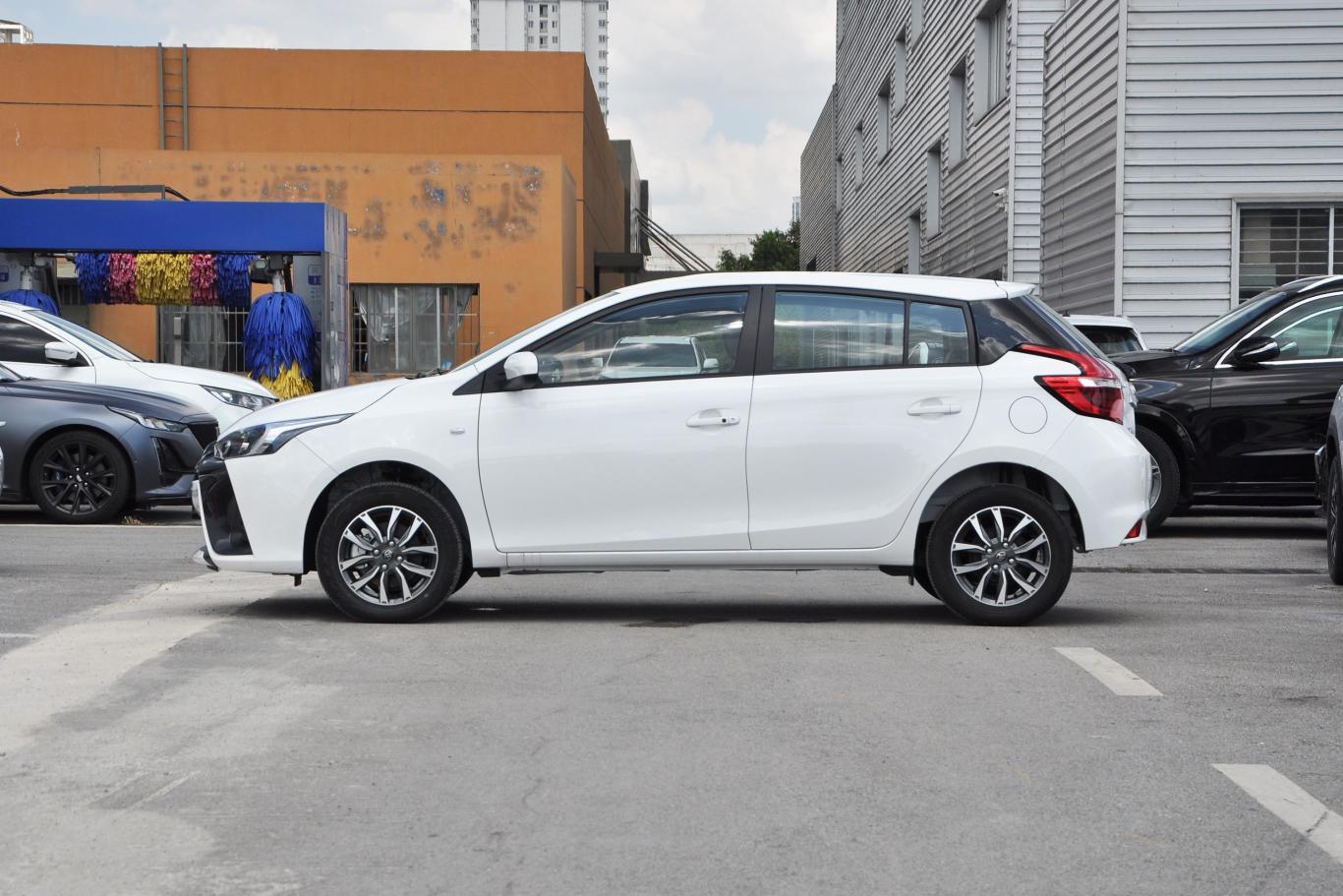【YARiS L 致炫1.5L CVT 豪华PLUS版正侧车头向左水平图片-汽车图片大全】-易车