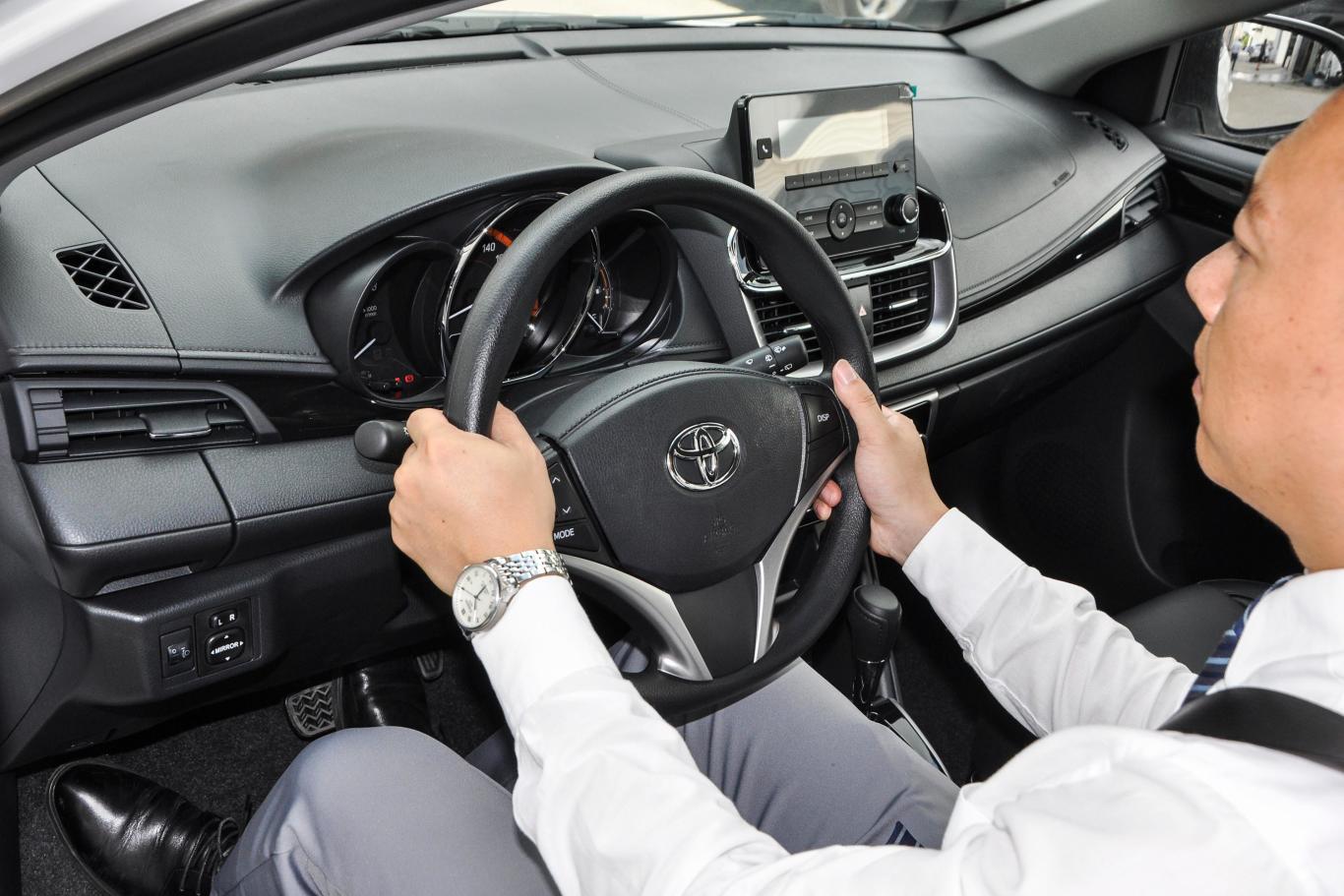 【YARiS L 致炫1.5L CVT 豪华PLUS版主驾驶位图片-汽车图片大全】-易车