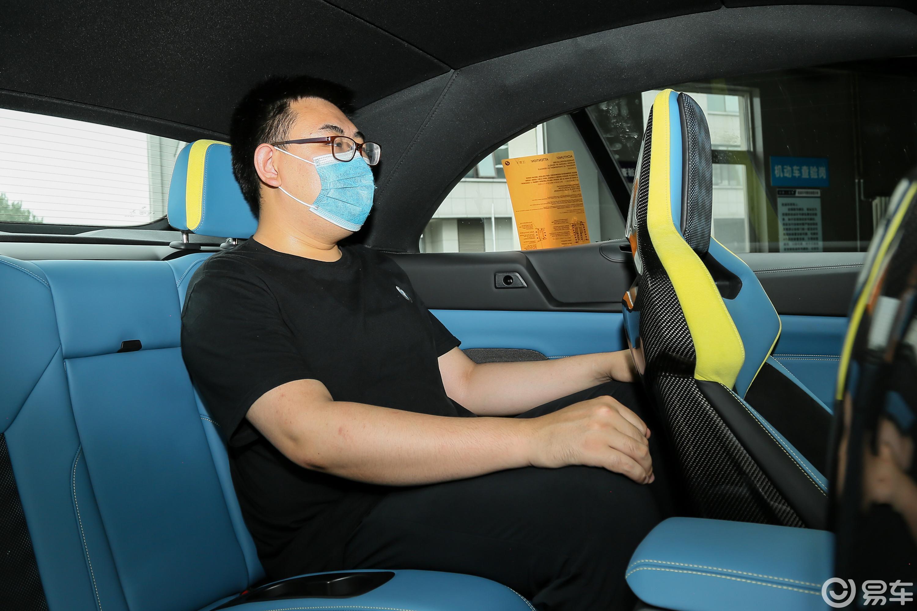 【宝马M450周年版 M4 敞篷轿跑车 M xDrive后排空间体验图片-汽车图片大全】-易车