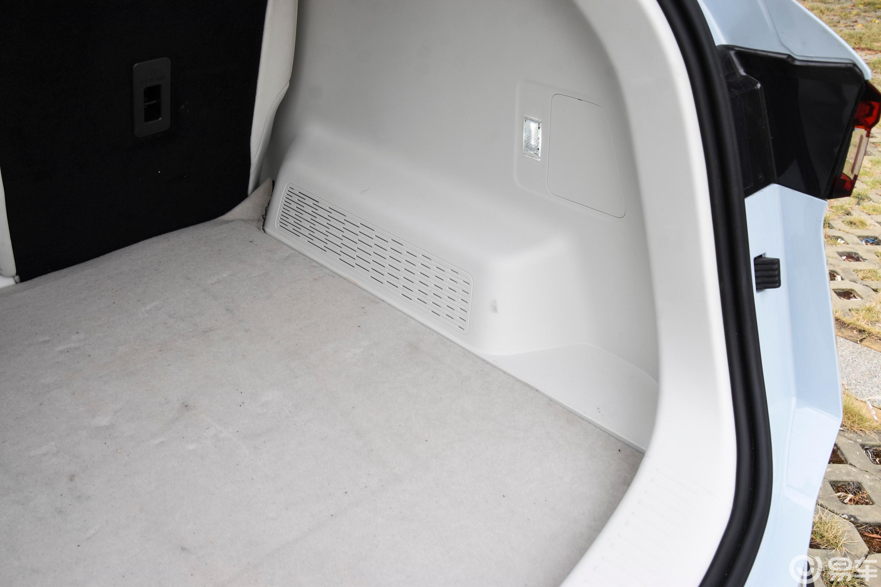 【五菱星辰2.0L DHT电速款后备厢图片-汽车图片大全】-易车