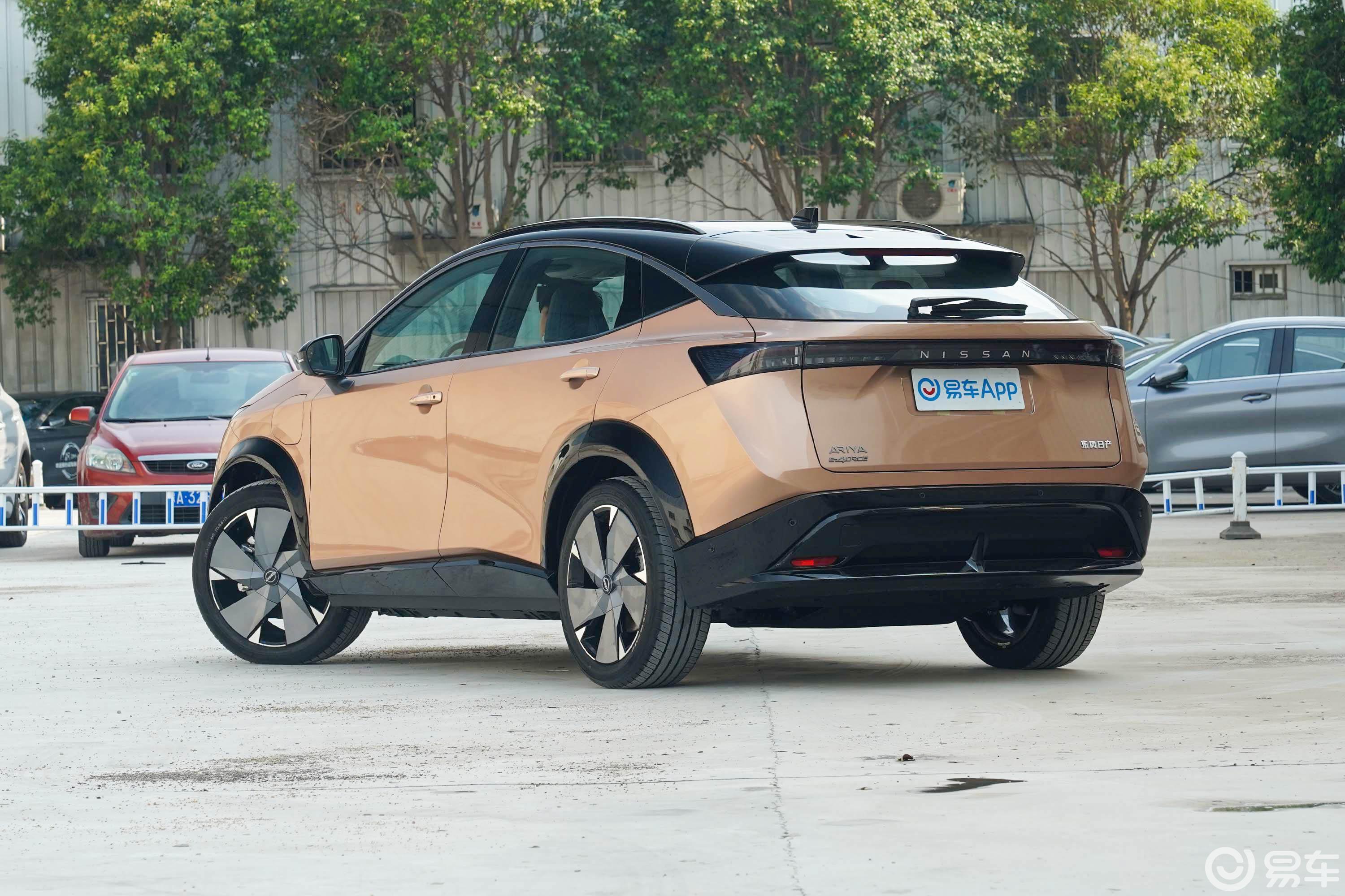 【ARIYA艾睿雅533km 四驱高性能顶配版侧后45度车头向左水平图片-汽车图片大全】-易车