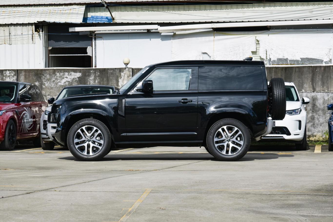 【卫士改款 90 3.0T P400 XS正侧车头向左水平图片-汽车图片大全】-易车