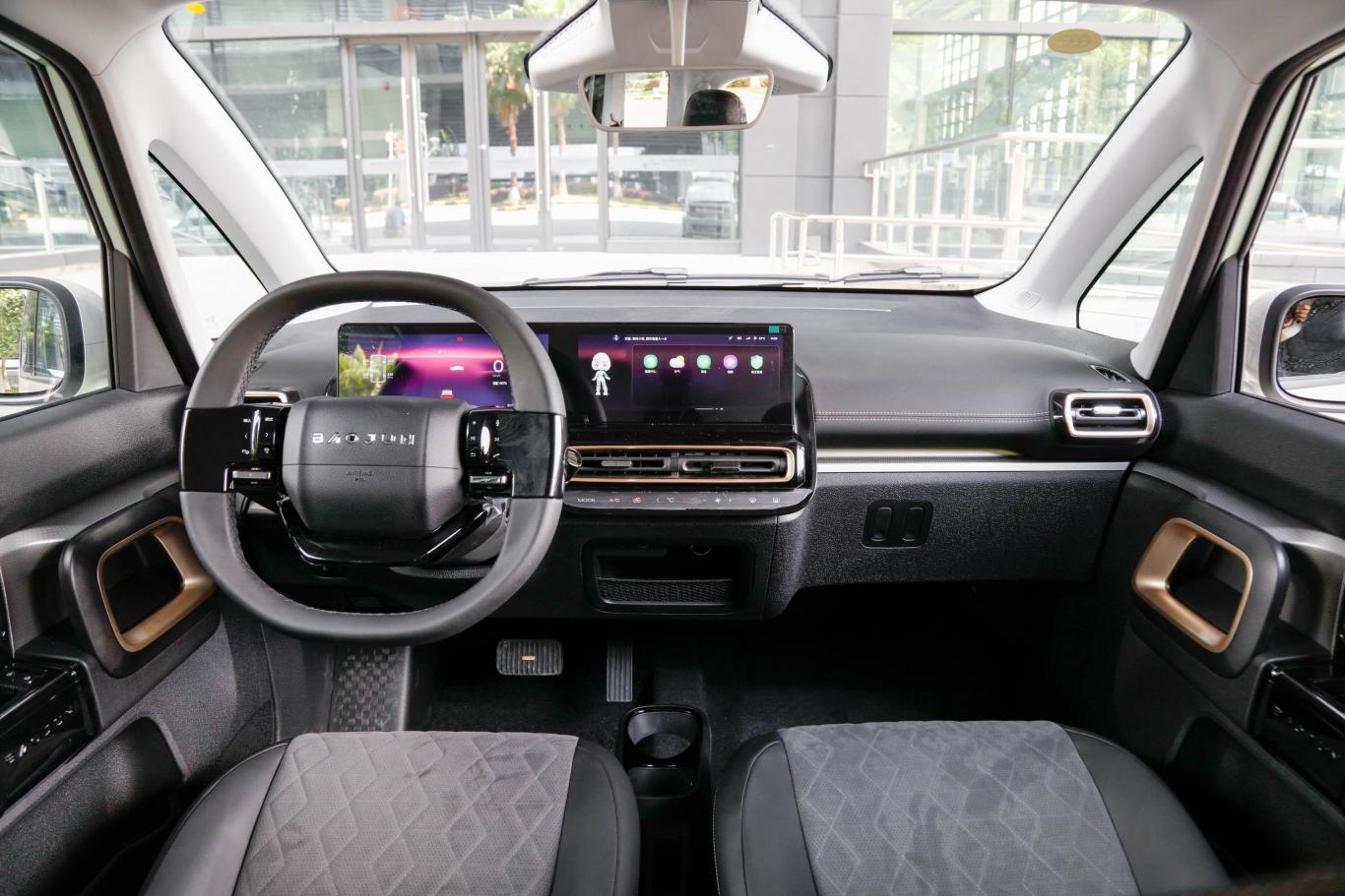 【宝骏KiWi EV301km 大疆版 三元锂内饰全景正拍图片-汽车图片大全】-易车