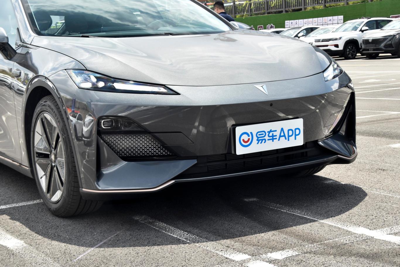 【深蓝SL03515km 纯电版前格栅侧俯拍图片-汽车图片大全】-易车