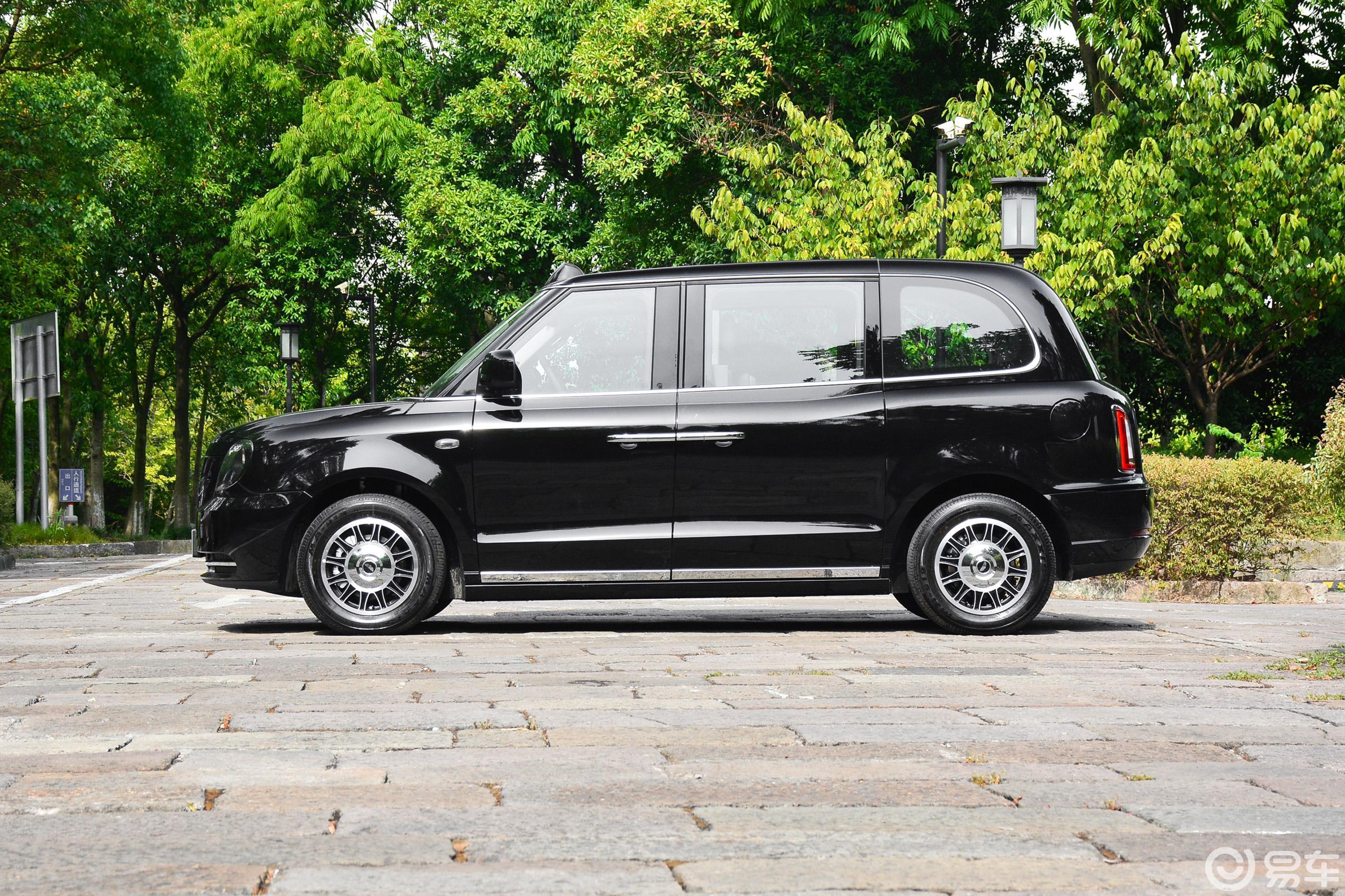 【LEVC TX纯电版 410km 出行版 7座正侧车头向左水平图片-汽车图片大全】-易车