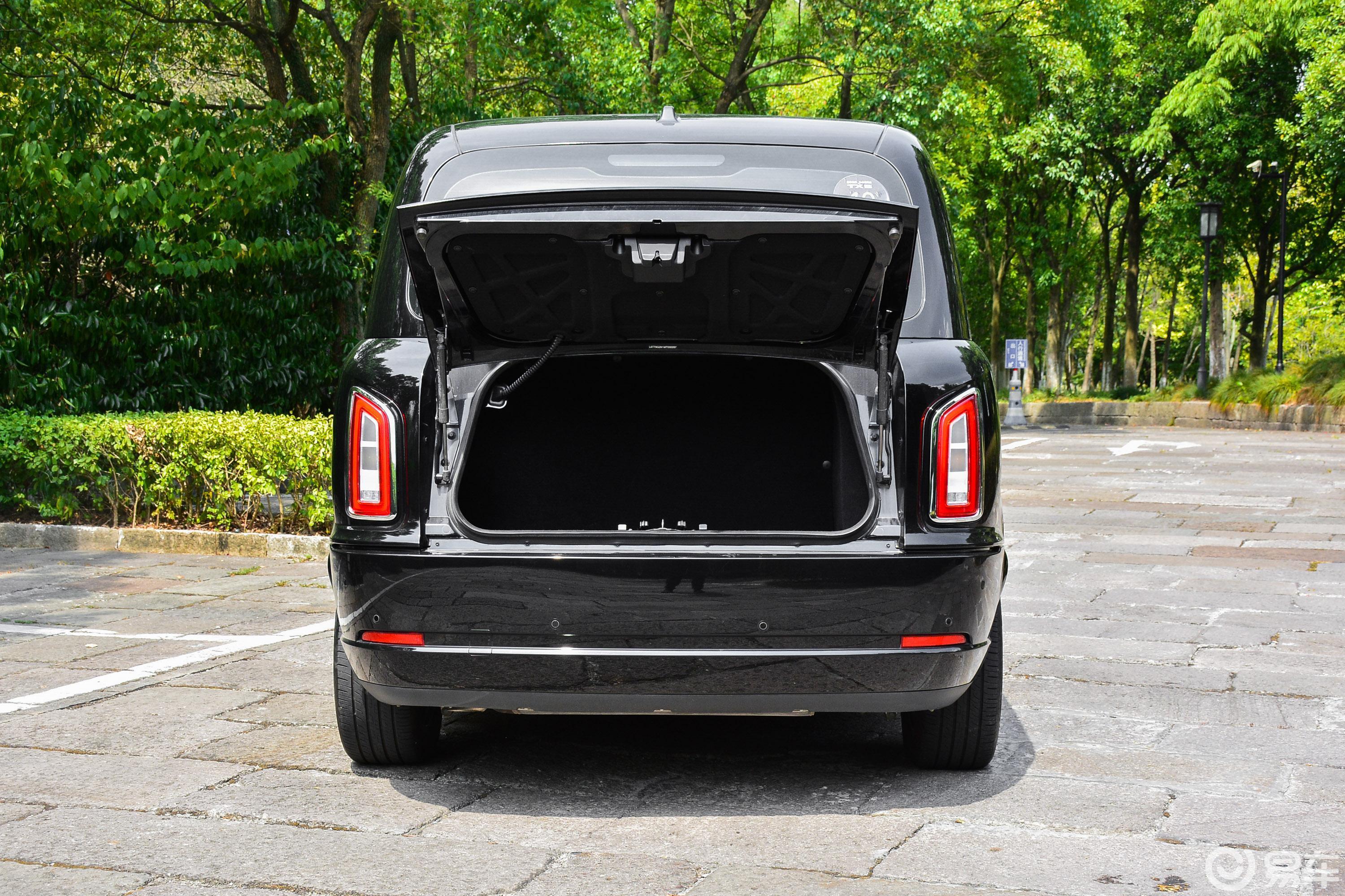 【LEVC TX纯电版 410km 出行版 7座后备厢图片-汽车图片大全】-易车