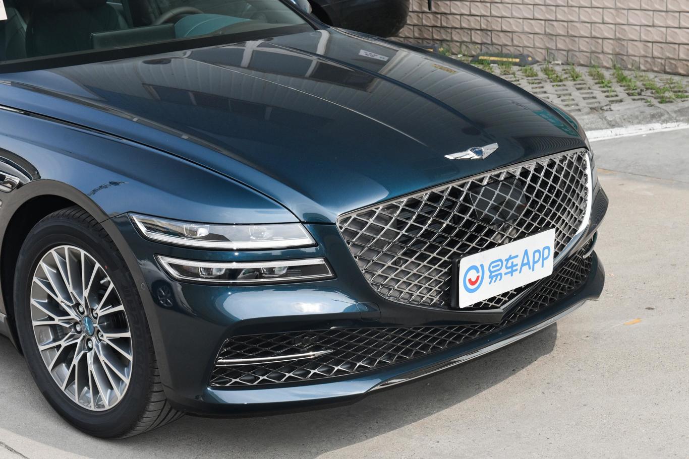 【捷尼赛思G802.5T 四驱豪华版前格栅侧俯拍图片-汽车图片大全】-易车