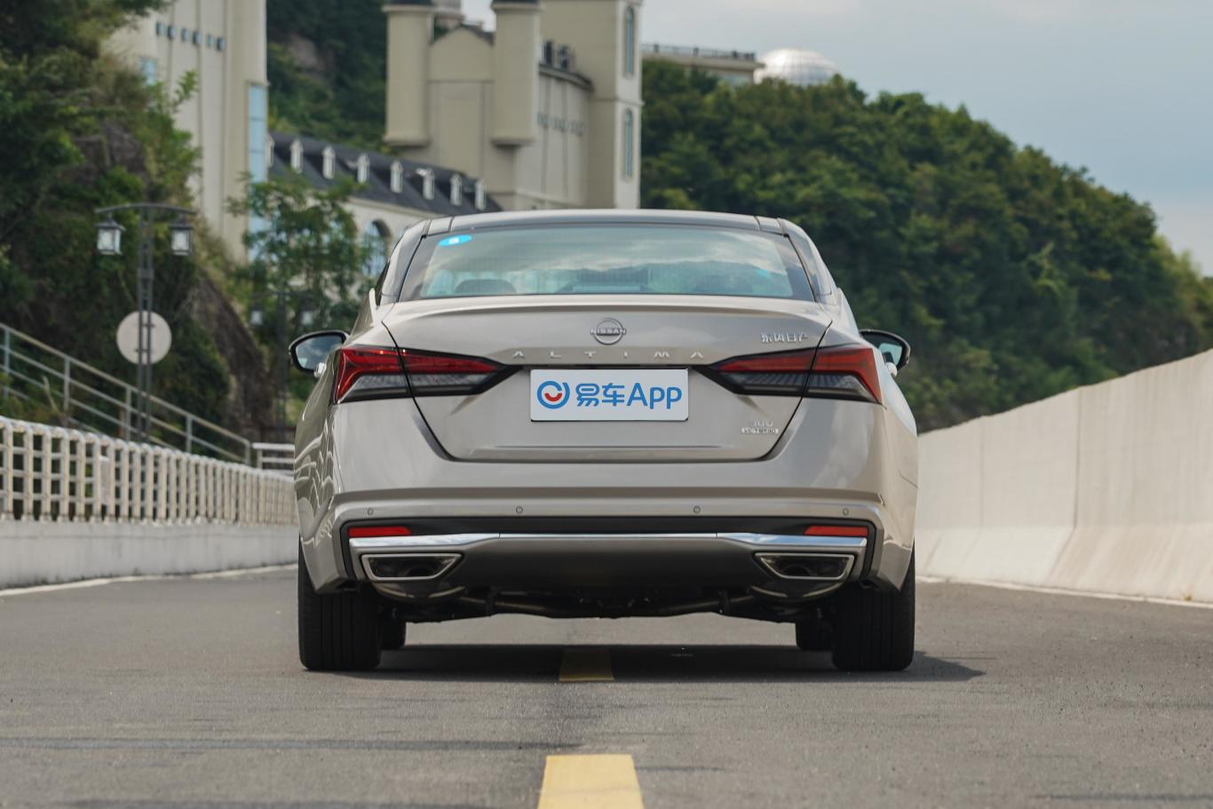 【天籁2.0T XV 尊享版正后水平图片-汽车图片大全】-易车