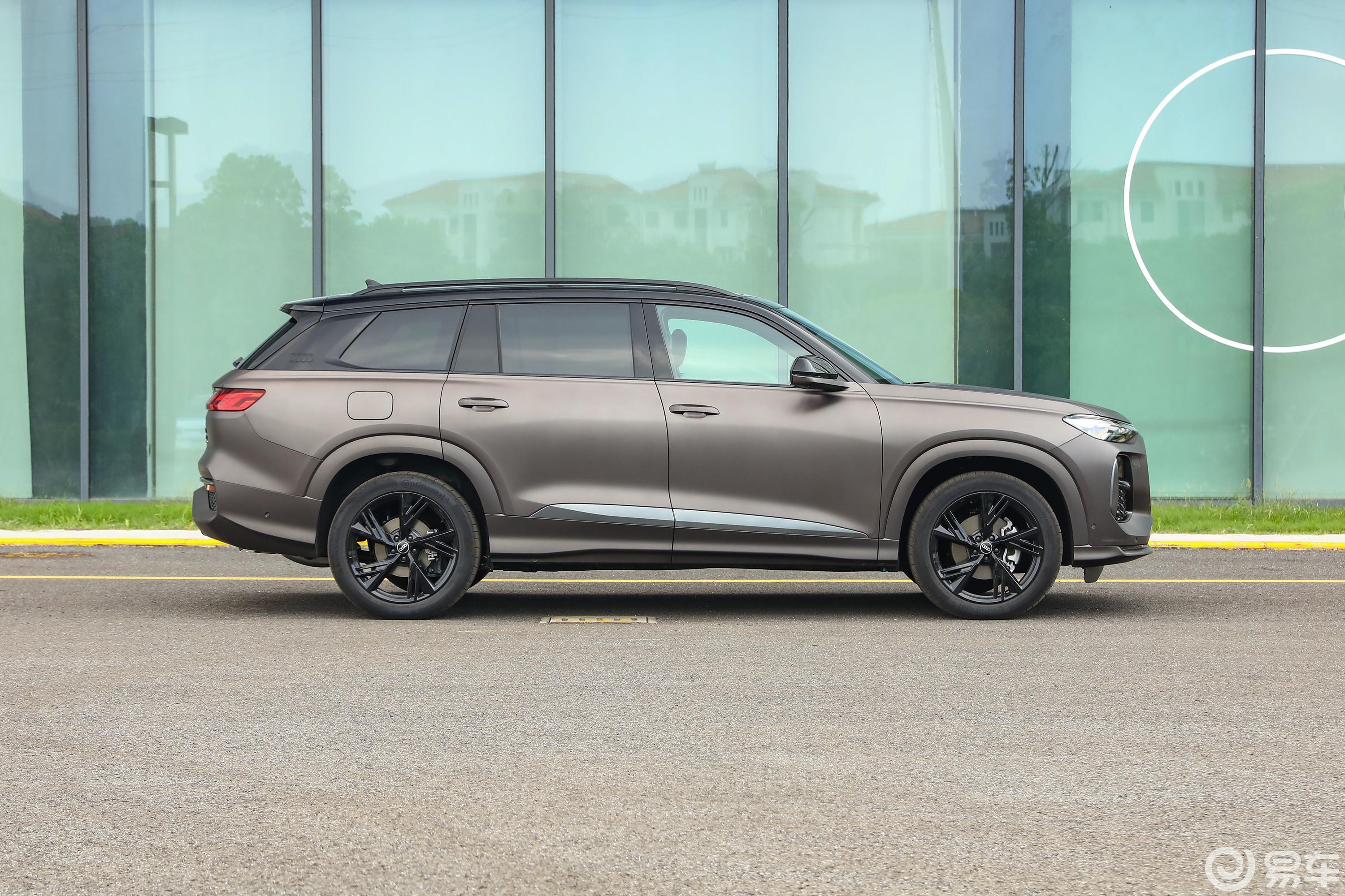 【奥迪Q650 TFSI quattro Roadjet 凌云版edition one 飞骑套装 6座正侧车头向右水平图片-汽车图片大全】-易车