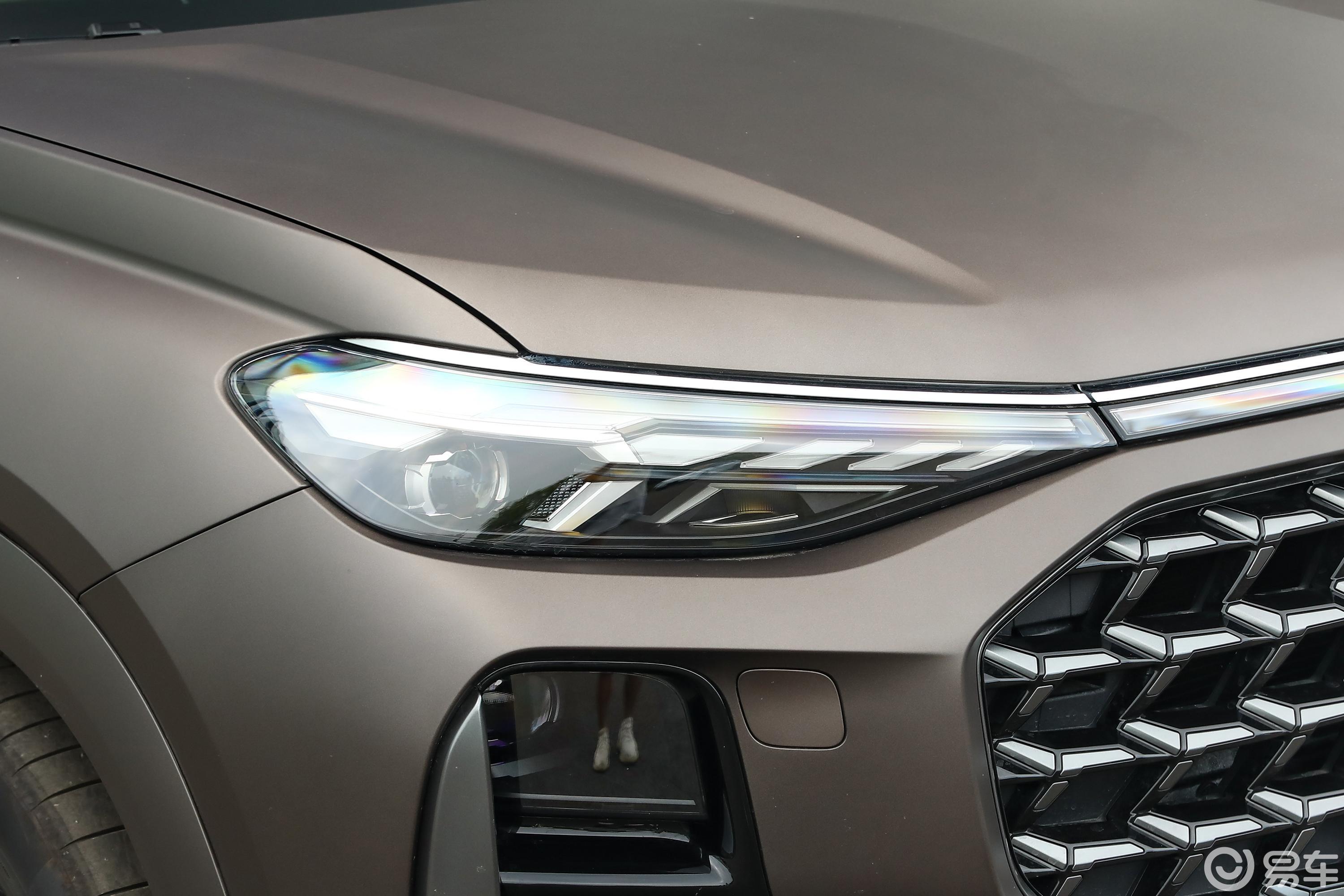 【奥迪Q650 TFSI quattro Roadjet 凌云版edition one 飞骑套装 6座大灯侧45度俯拍图片-汽车图片大全】-易车