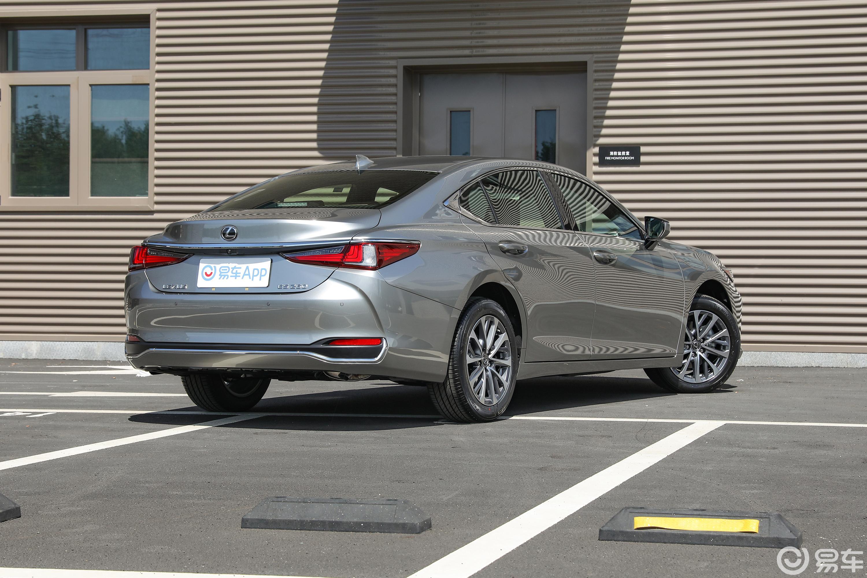 【雷克萨斯ES260 卓越版侧后45度车头向右水平图片-汽车图片大全】-易车