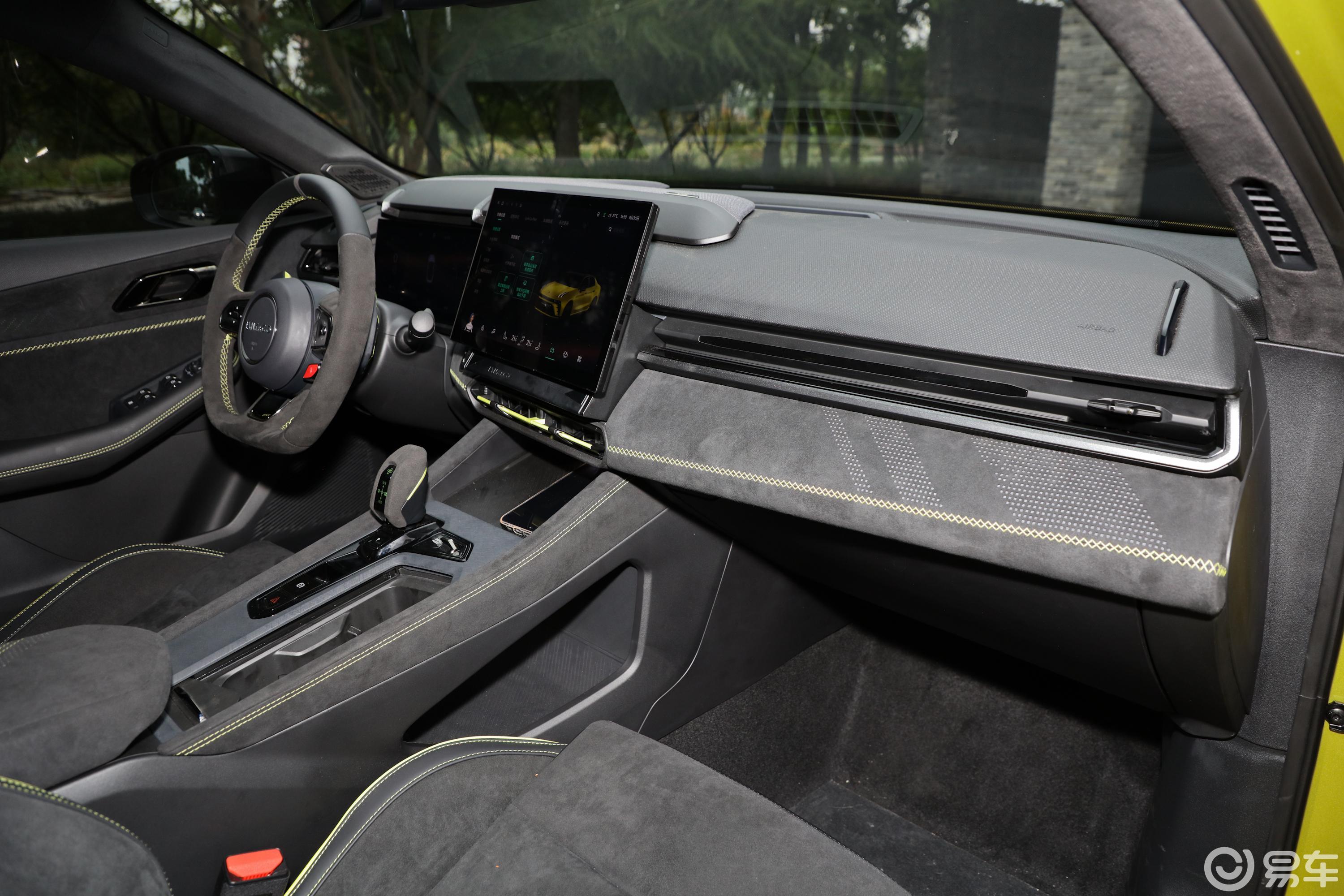 【领克0303+ 2.0T 自动四驱性能套装 5座内饰全景副驾驶员方向图片-汽车图片大全】-易车