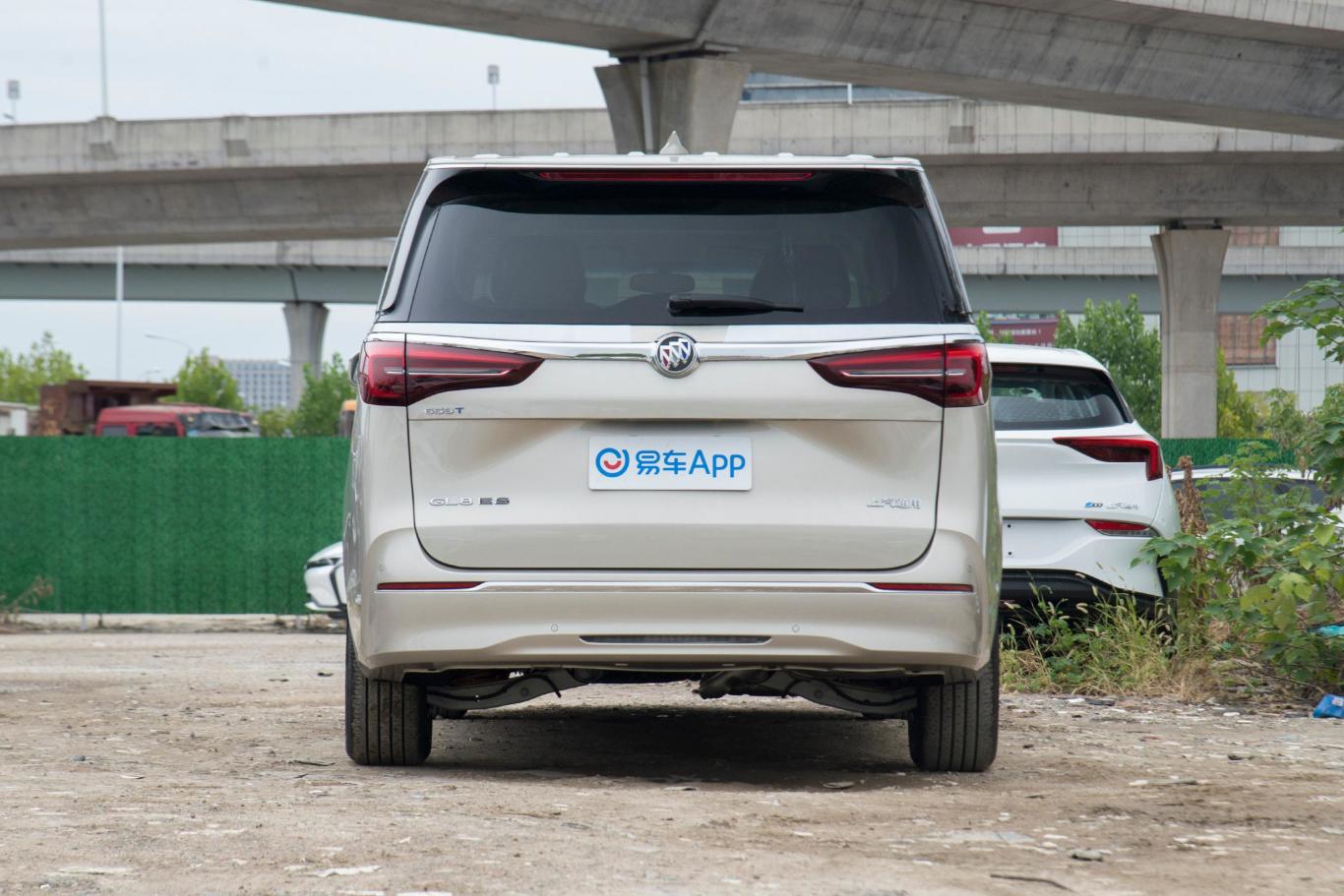 【别克GL8改款 ES陆尊 2.0T 舒适型 7座正后水平图片-汽车图片大全】-易车
