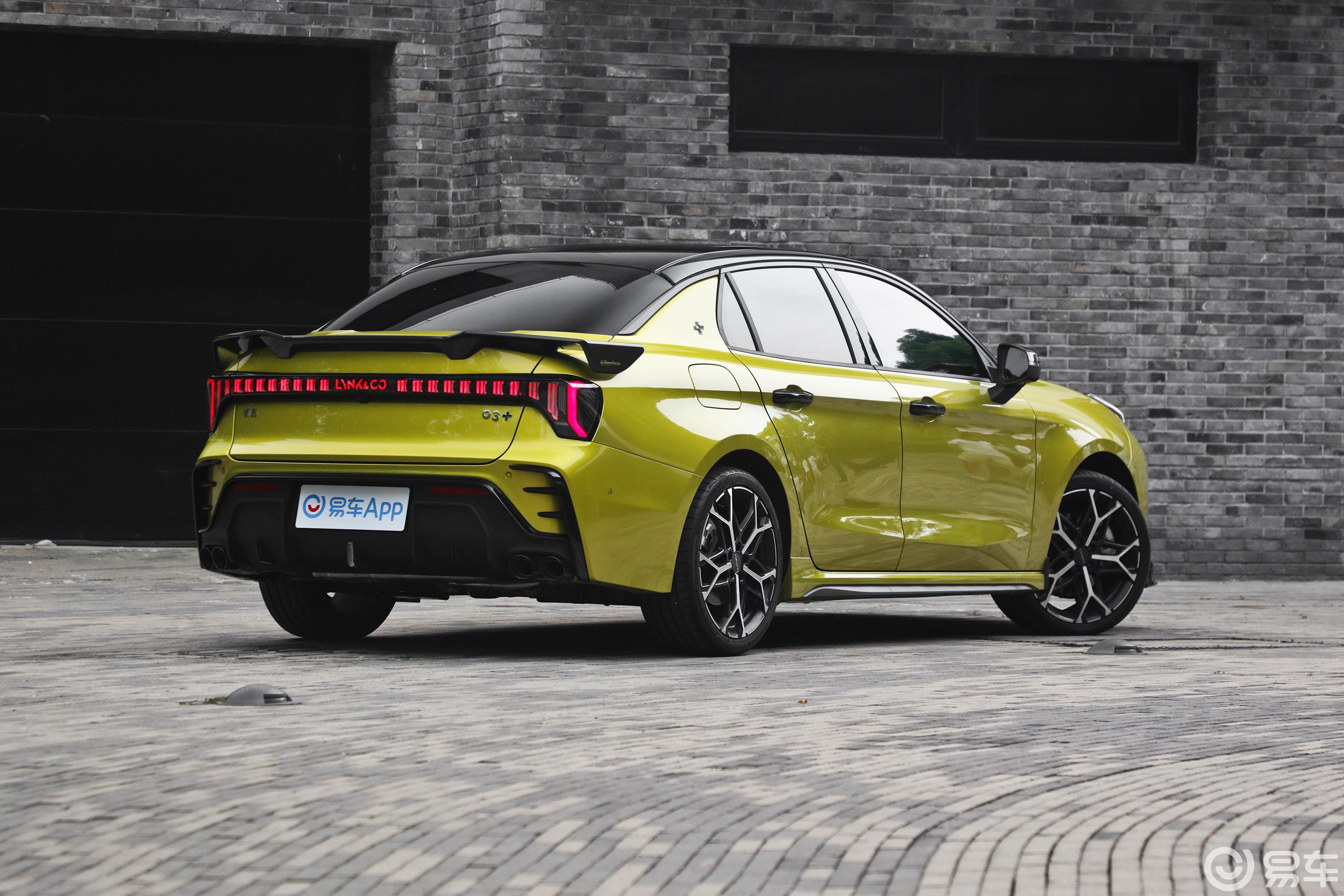 【领克0303+ 2.0T 自动四驱性能套装 5座侧后45度车头向右水平图片-汽车图片大全】-易车