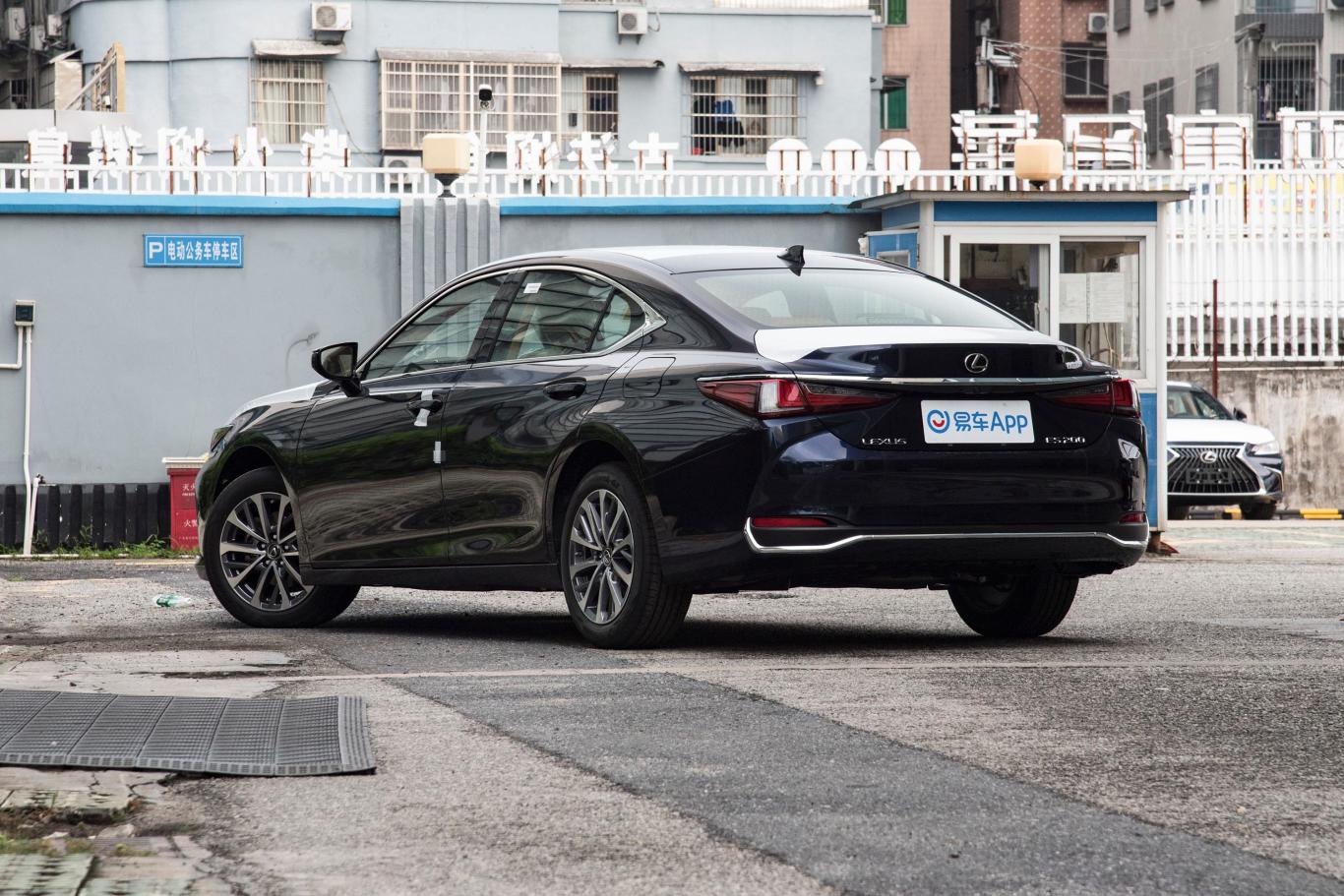 【雷克萨斯ES200 卓越版侧后45度车头向左水平图片-汽车图片大全】-易车