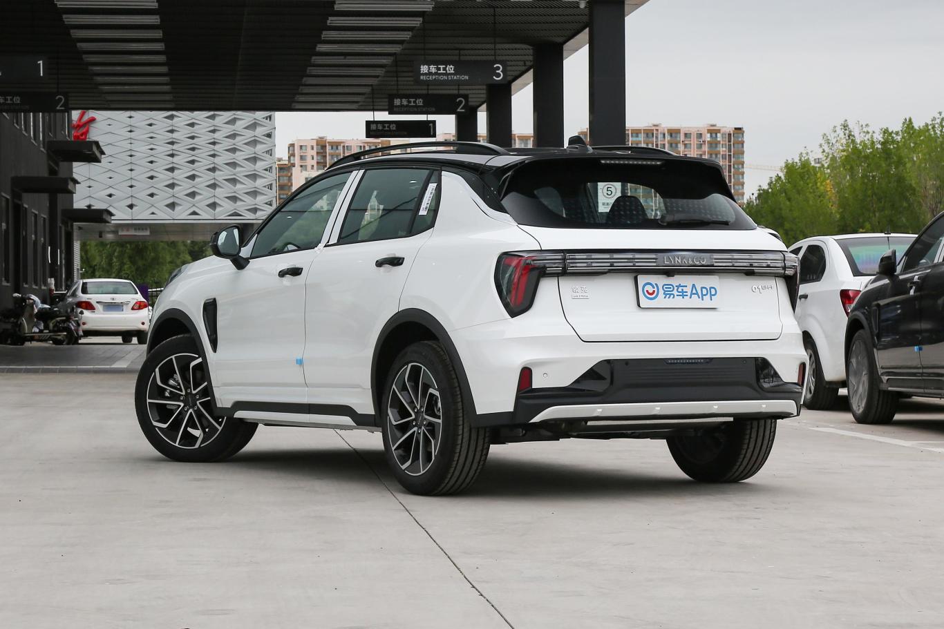 【领克01EM-F 1.5T 两驱PM侧后45度车头向左水平图片-汽车图片大全】-易车