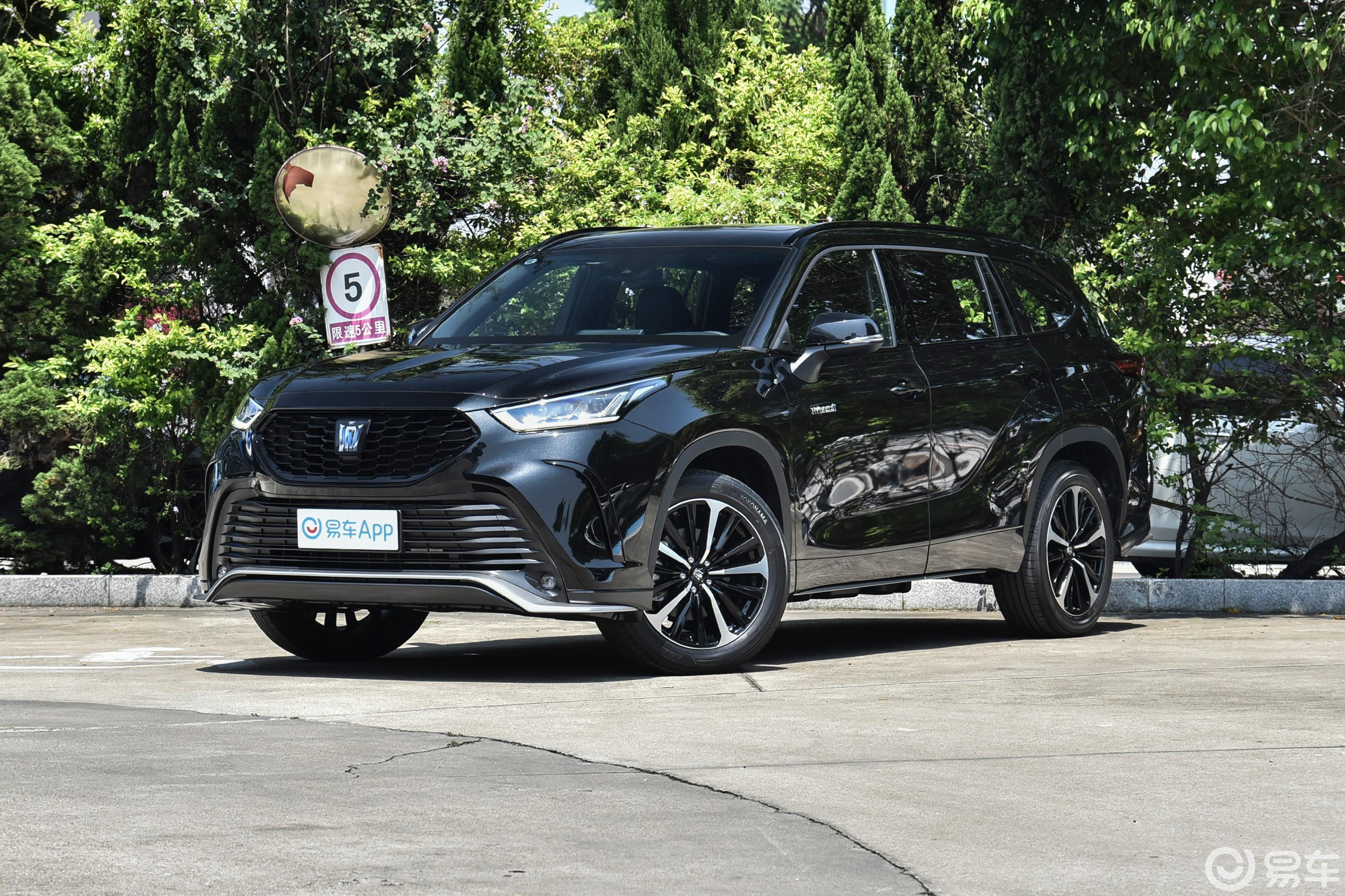 【皇冠陆放2.5L HEV 四驱豪华版 7座侧前45度车头向左水平图片-汽车图片大全】-易车