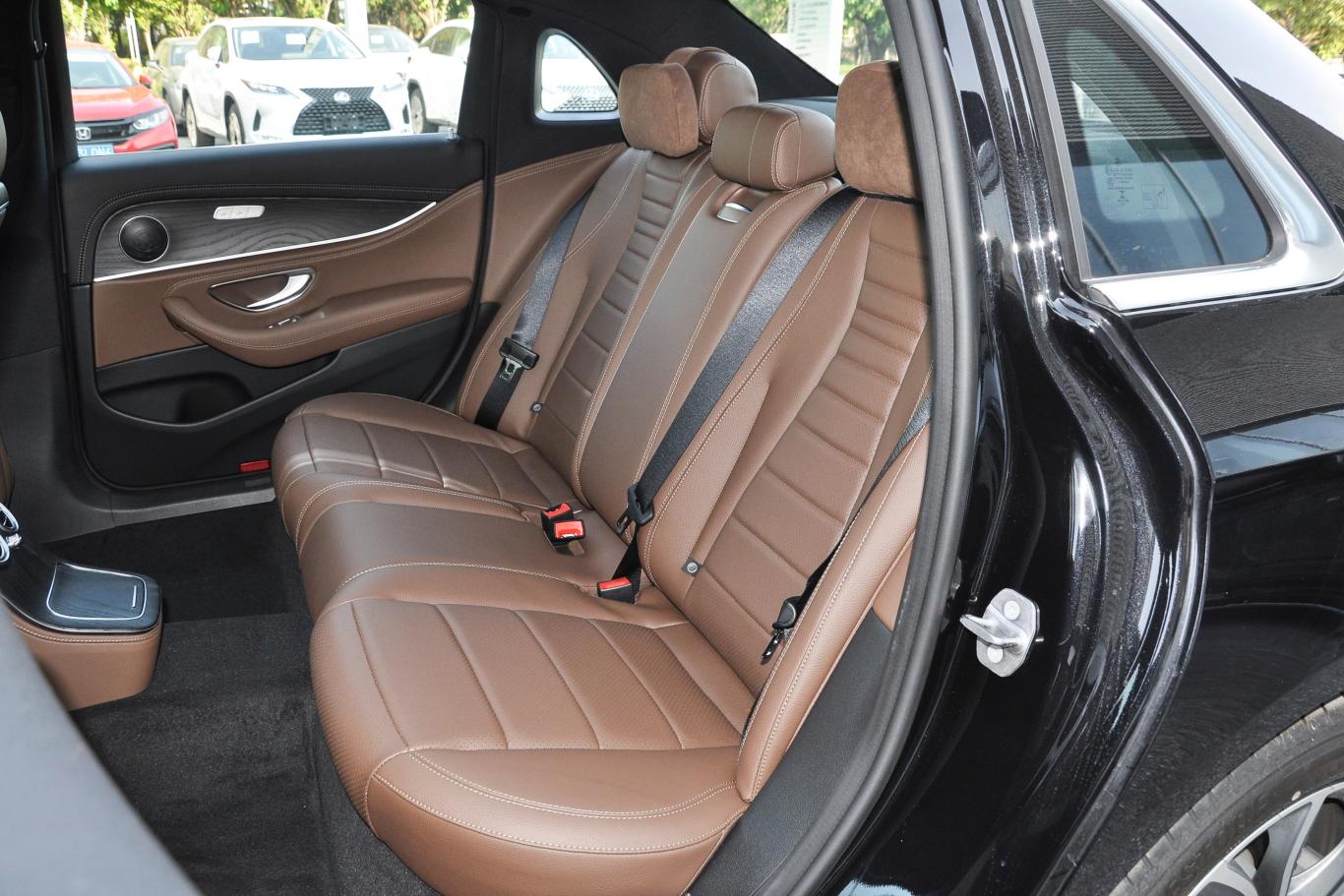 【奔驰E级E 300 L 运动时尚型后排座椅图片-汽车图片大全】-易车