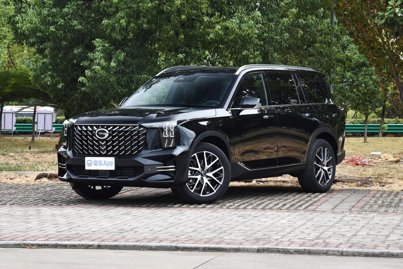 【传祺GS82.0T 两驱尊享版 7座侧前45度车头向左水平图片-汽车图片大全】-易车