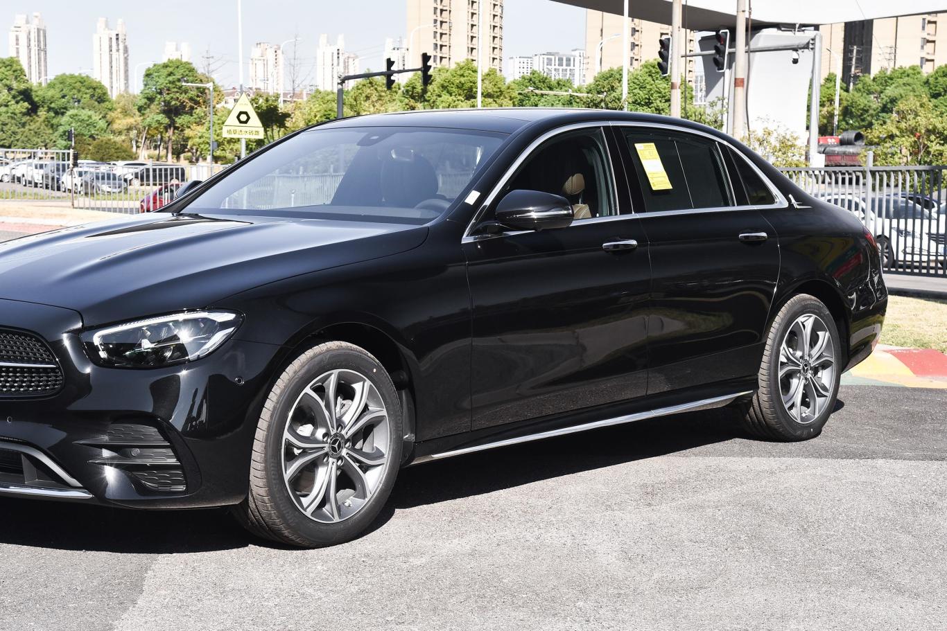 【奔驰E级E 300 L 运动豪华型外观细节图片-汽车图片大全】-易车