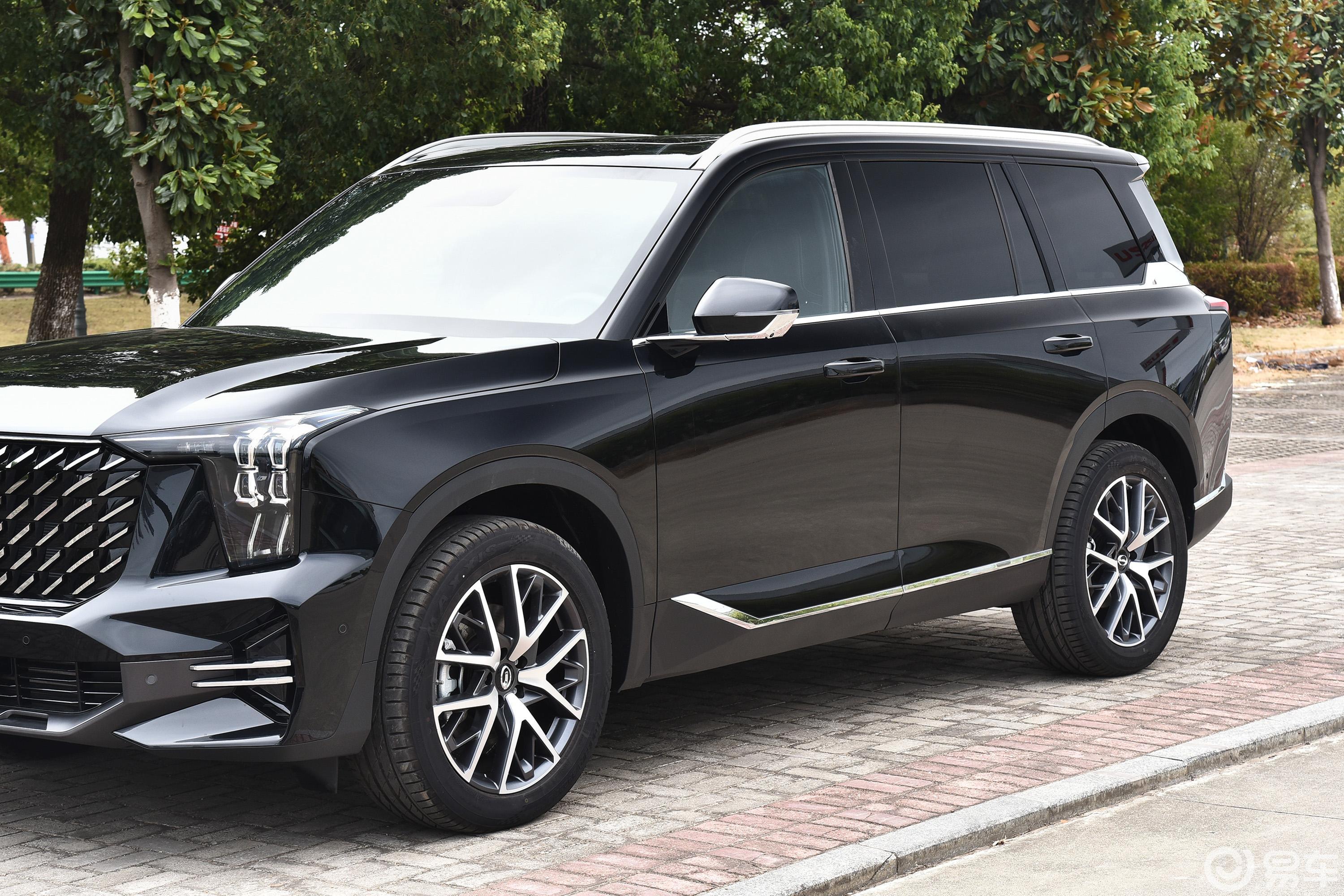 【传祺GS82.0T 两驱尊享版 7座外观细节图片-汽车图片大全】-易车