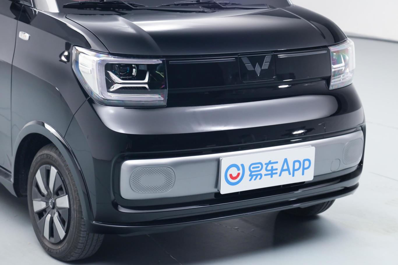 【宏光MINIEV敞篷版 280km 磷酸铁锂前格栅侧俯拍图片-汽车图片大全】-易车