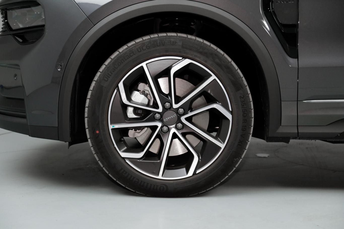 【领克01 EM-P1.5T 70km PM版前轮毂造型图片-汽车图片大全】-易车