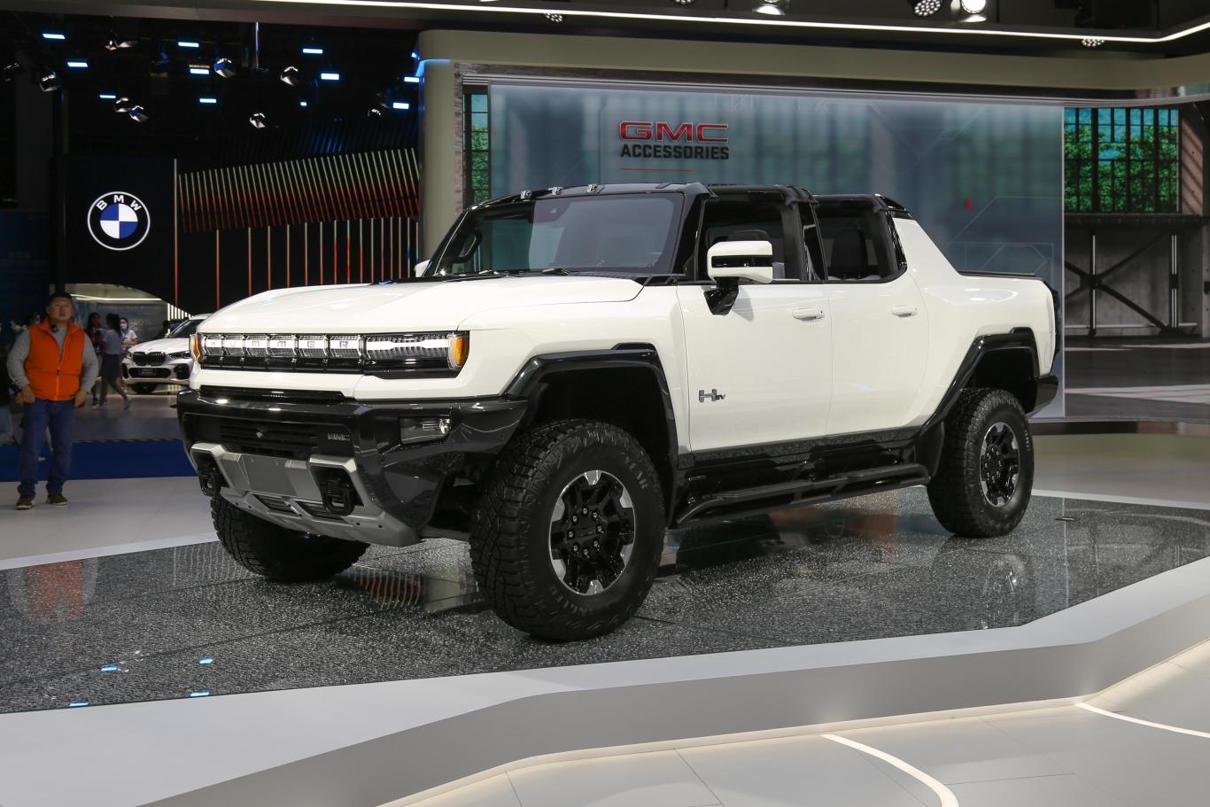 【HUMMER EV PICKUP顶配版侧前45度车头向左水平图片-汽车图片大全】-易车