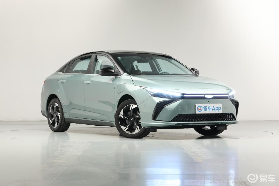 【几何G62022款620km 新趣版侧前45度车头向右水平汽车图片-汽车图片大全】-易车