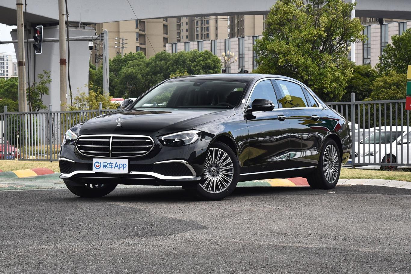 【奔驰E级E 300 L 豪华型侧前45度车头向左水平图片-汽车图片大全】-易车