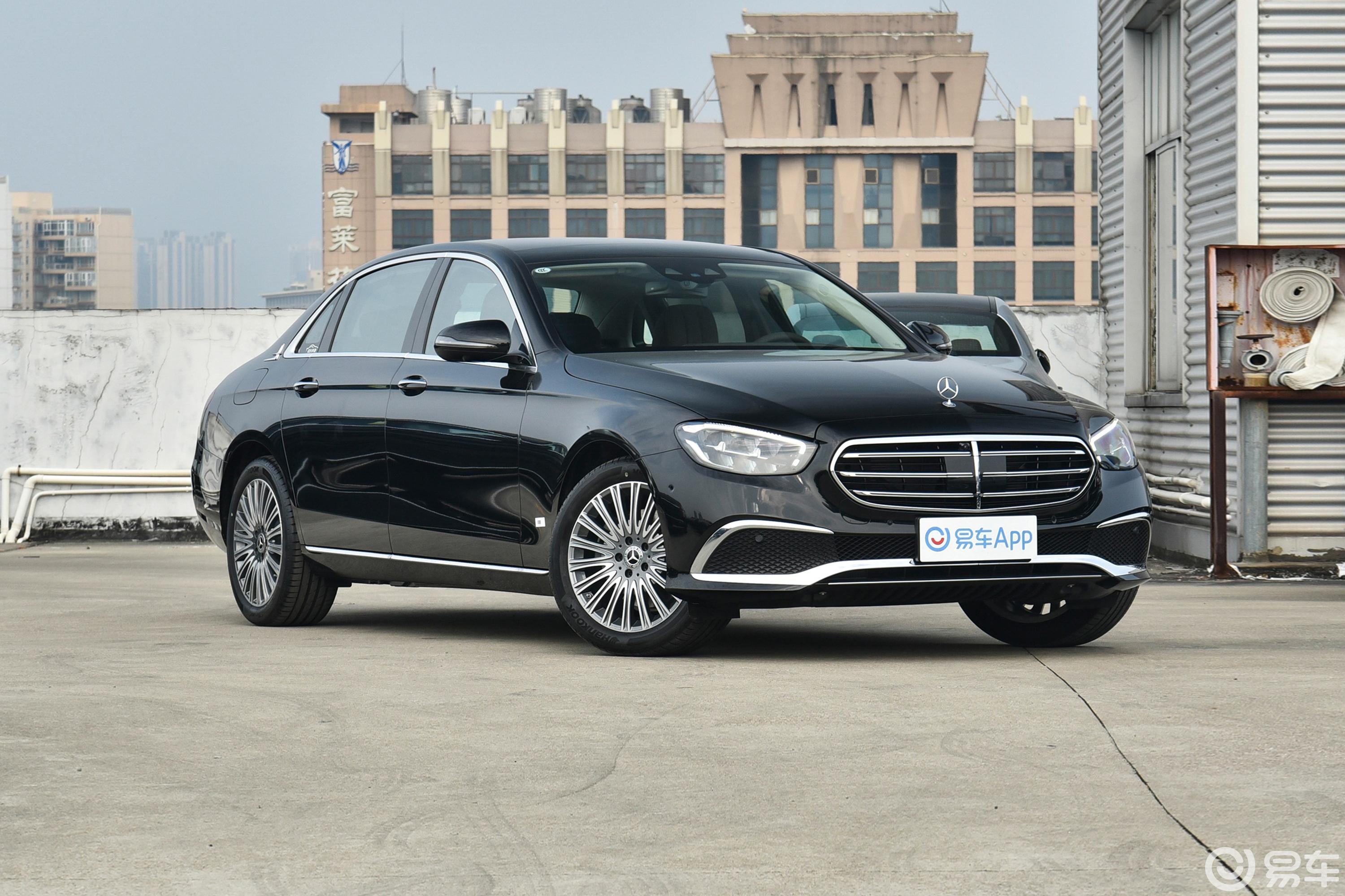 【奔驰E级E 300 L 尊贵型侧前45度车头向右水平图片-汽车图片大全】-易车