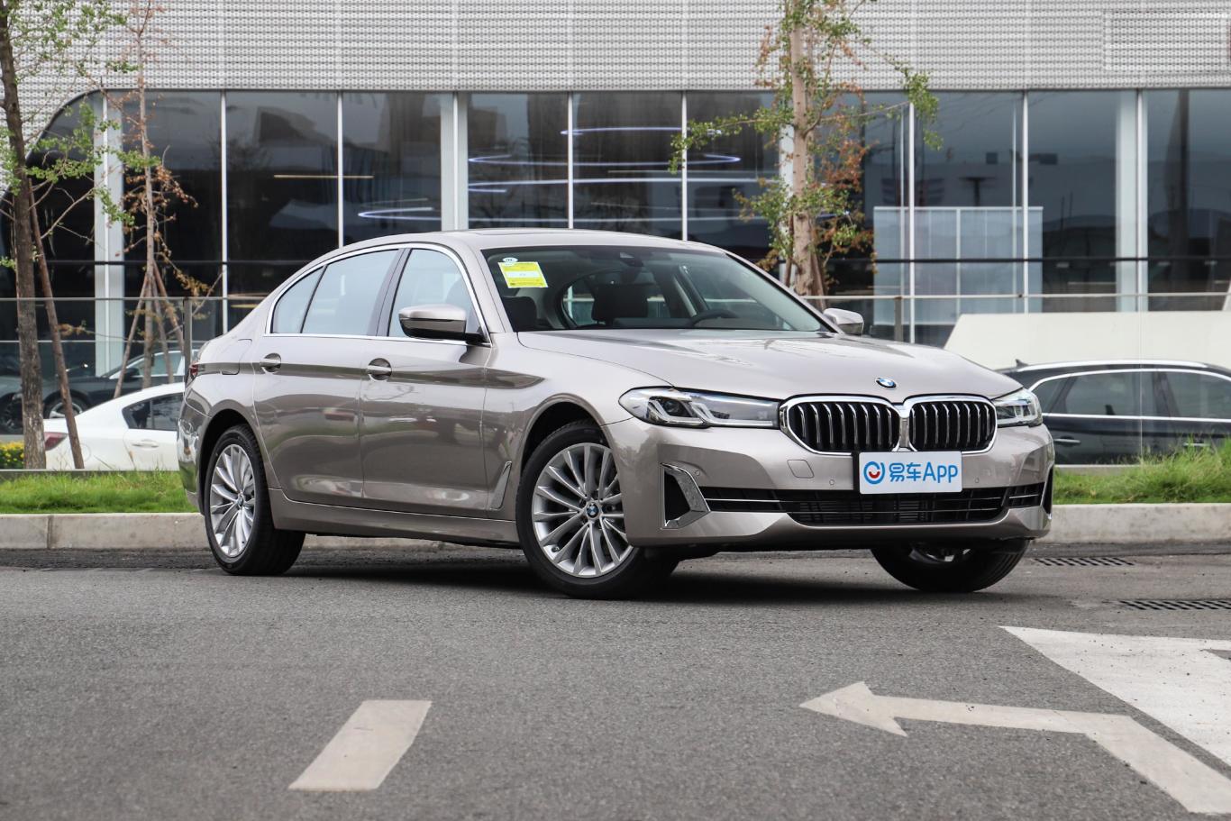 【宝马5系改款二 525Li 豪华套装侧前45度车头向右水平图片-汽车图片大全】-易车