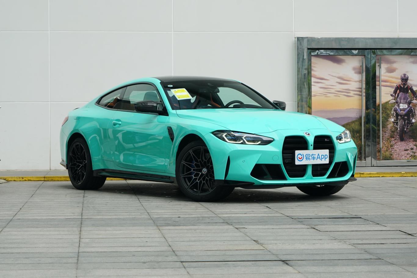 【宝马M450周年版 M4 双门轿跑车 M xDrive 雷霆版侧前45度车头向右水平图片-汽车图片大全】-易车