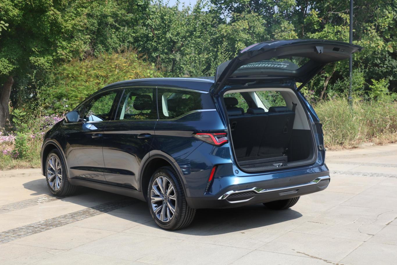 【嘉际嘉际L 1.5T 尊贵型后备厢开启45度侧拍图片-汽车图片大全】-易车