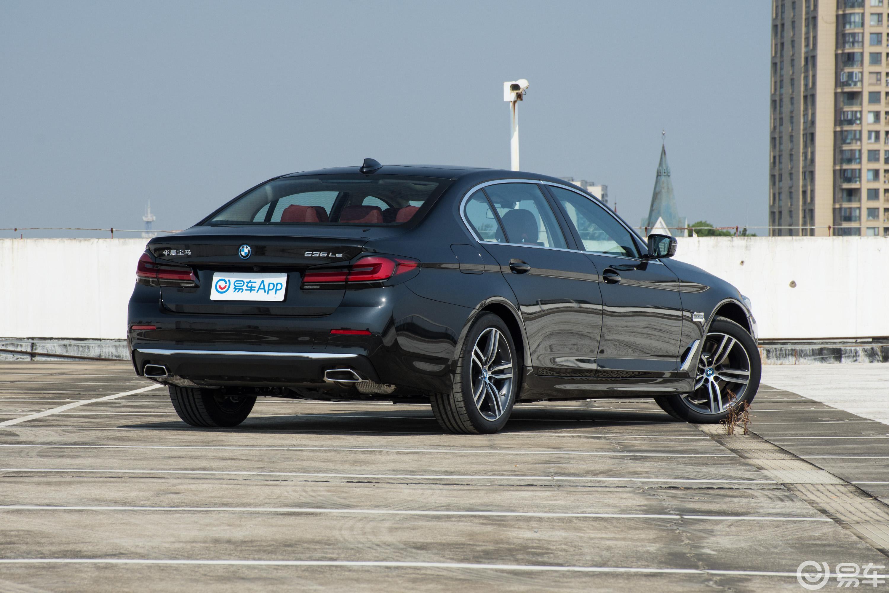 【宝马5系 插电混动改款二 535Le 豪华套装侧后45度车头向右水平图片-汽车图片大全】-易车