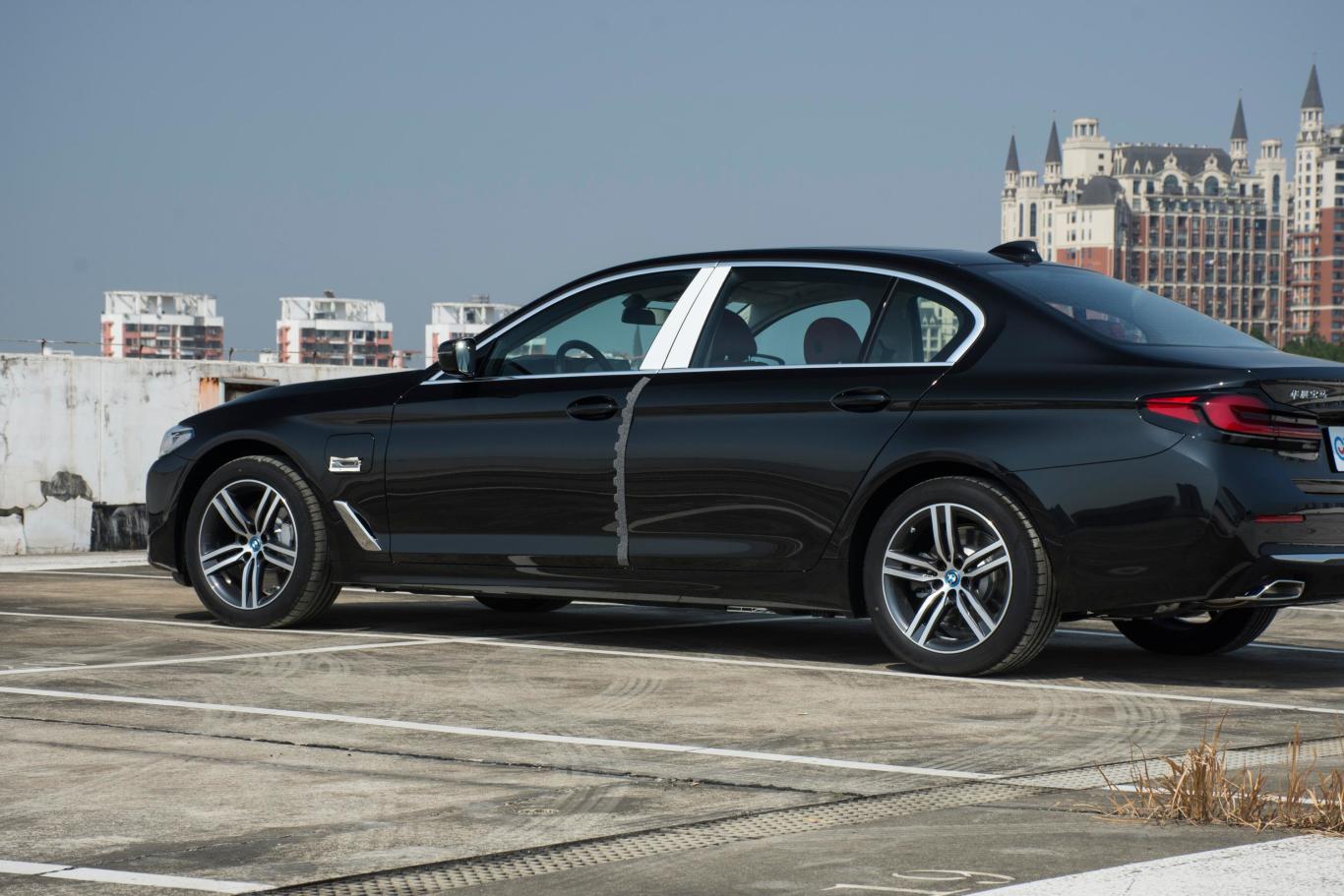 【宝马5系 插电混动改款二 535Le 豪华套装外观细节图片-汽车图片大全】-易车